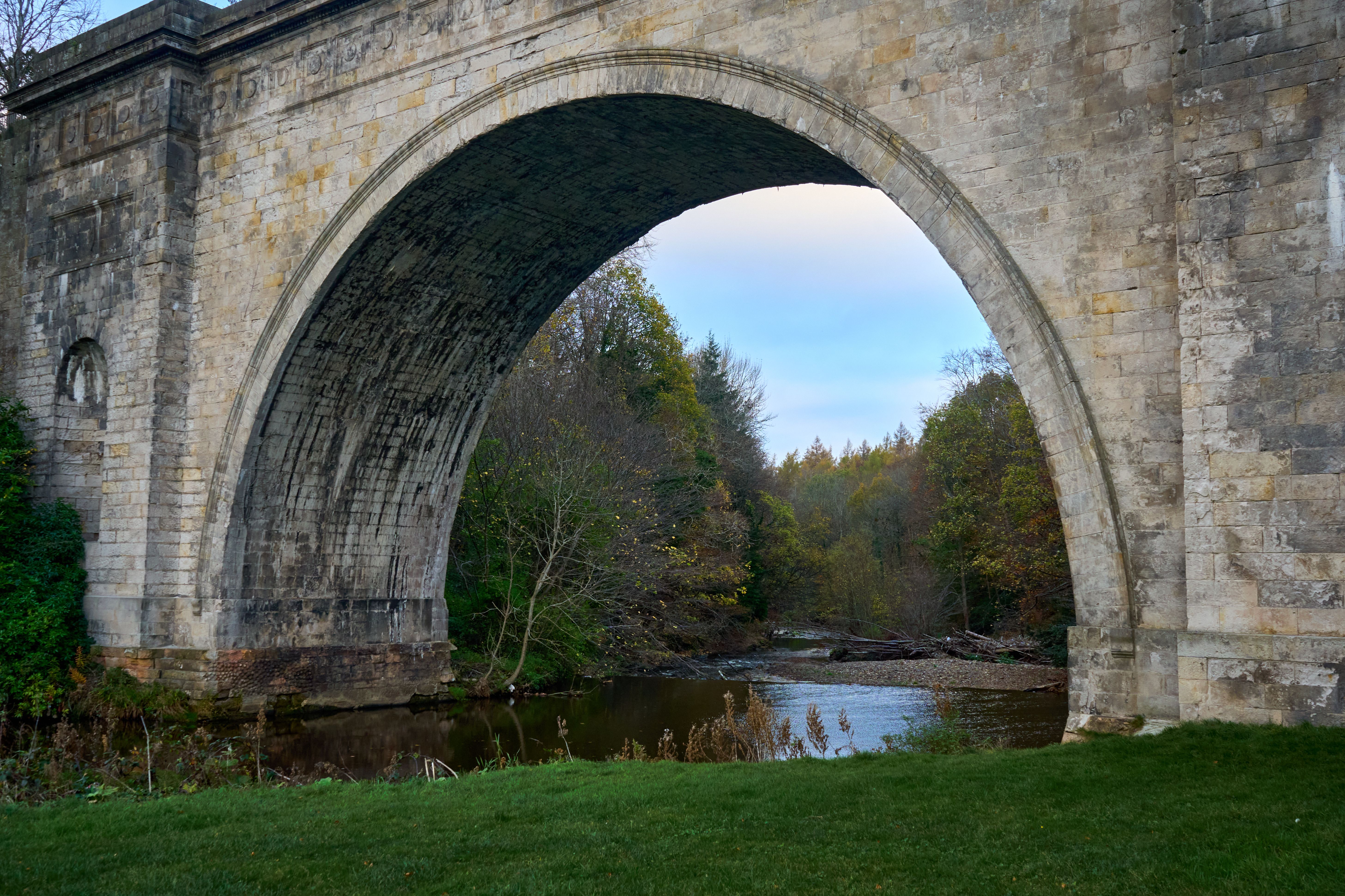 Historic Stone Arch Bridge in Autumn Landscape · Free Stock Photo