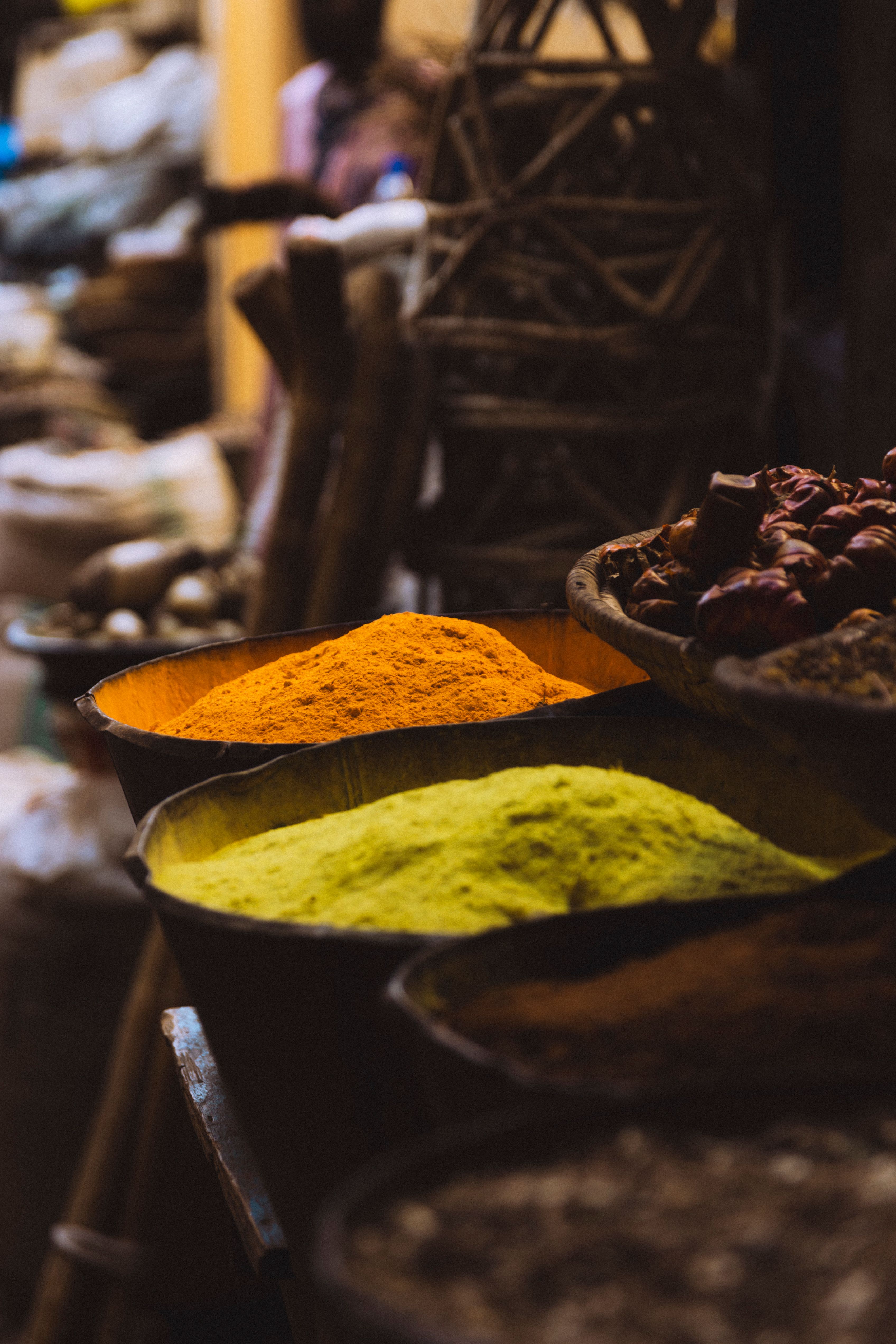Vibrant Spices Display in Rustic Market · Free Stock Photo