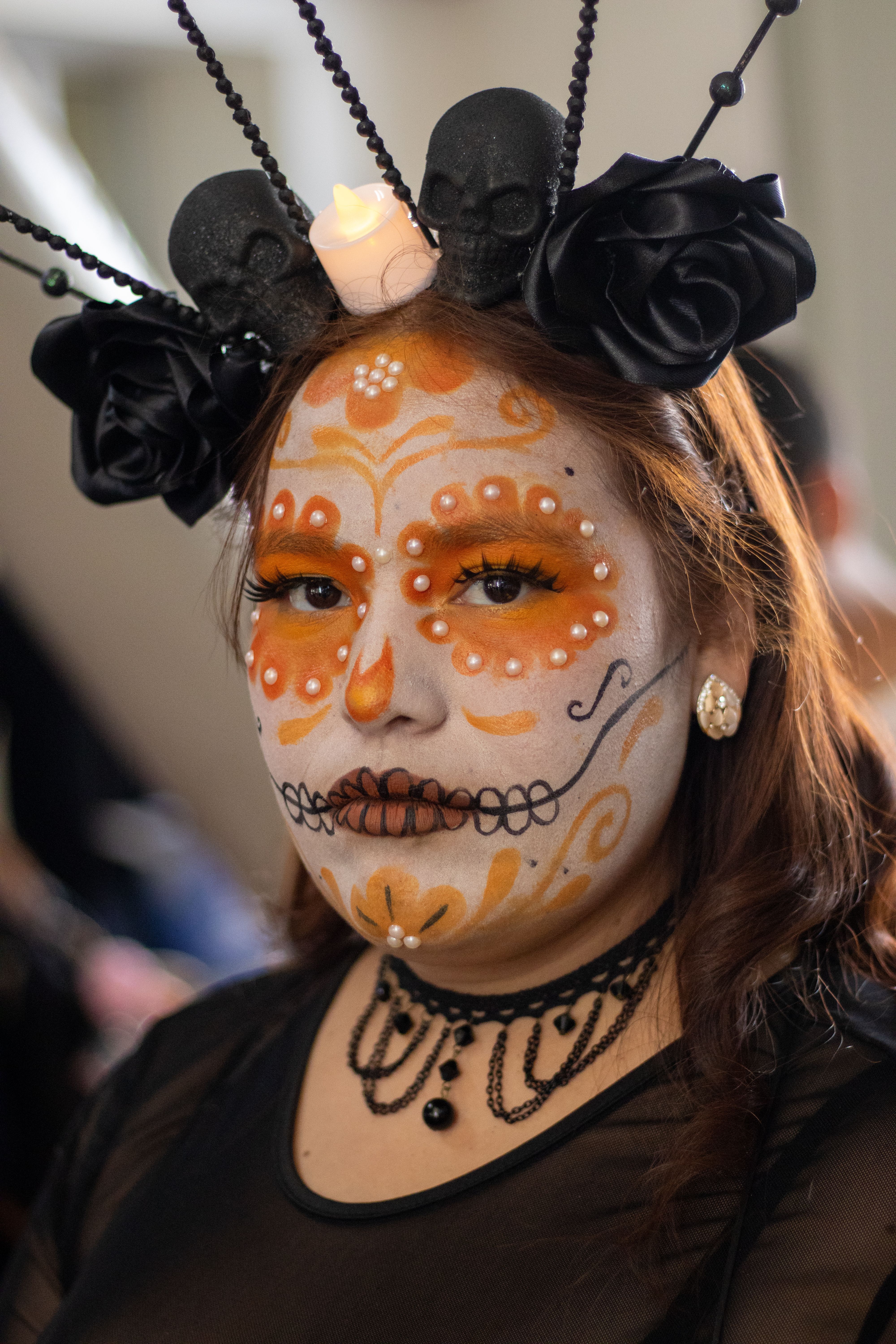 Catrina Del Día De Muertos Con Tocado Floral · Foto de stock gratuita