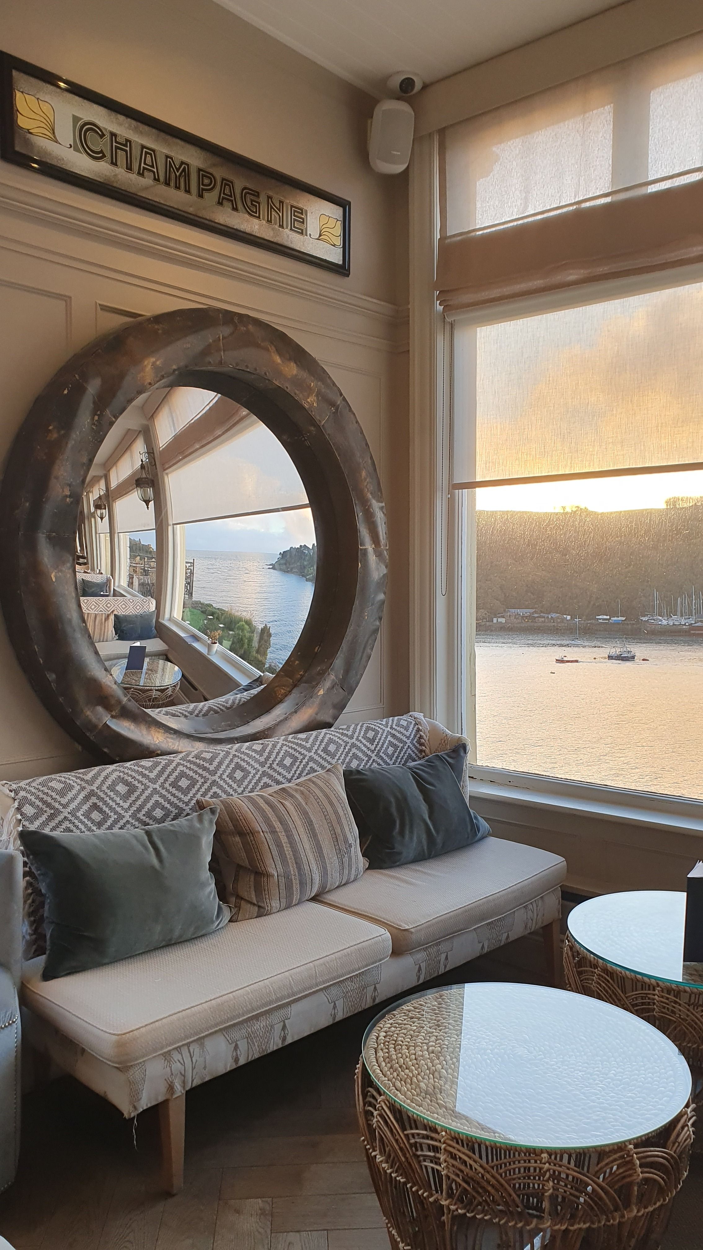 Lounge Couch Mirror Photos, Download The BEST Free Lounge Couch Mirror ...