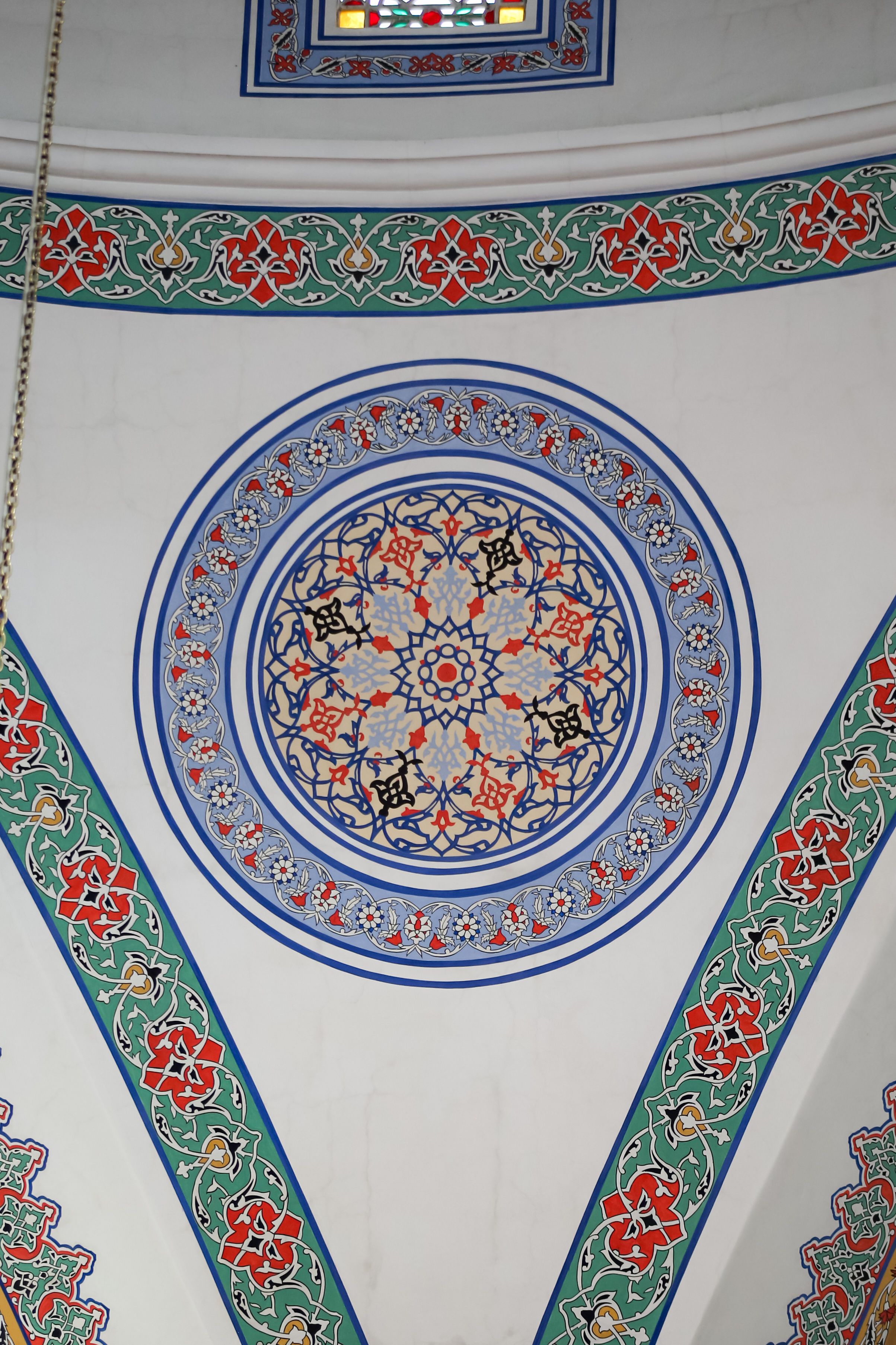 Intricate Islamic Geometric Ceiling Design · Free Stock Photo