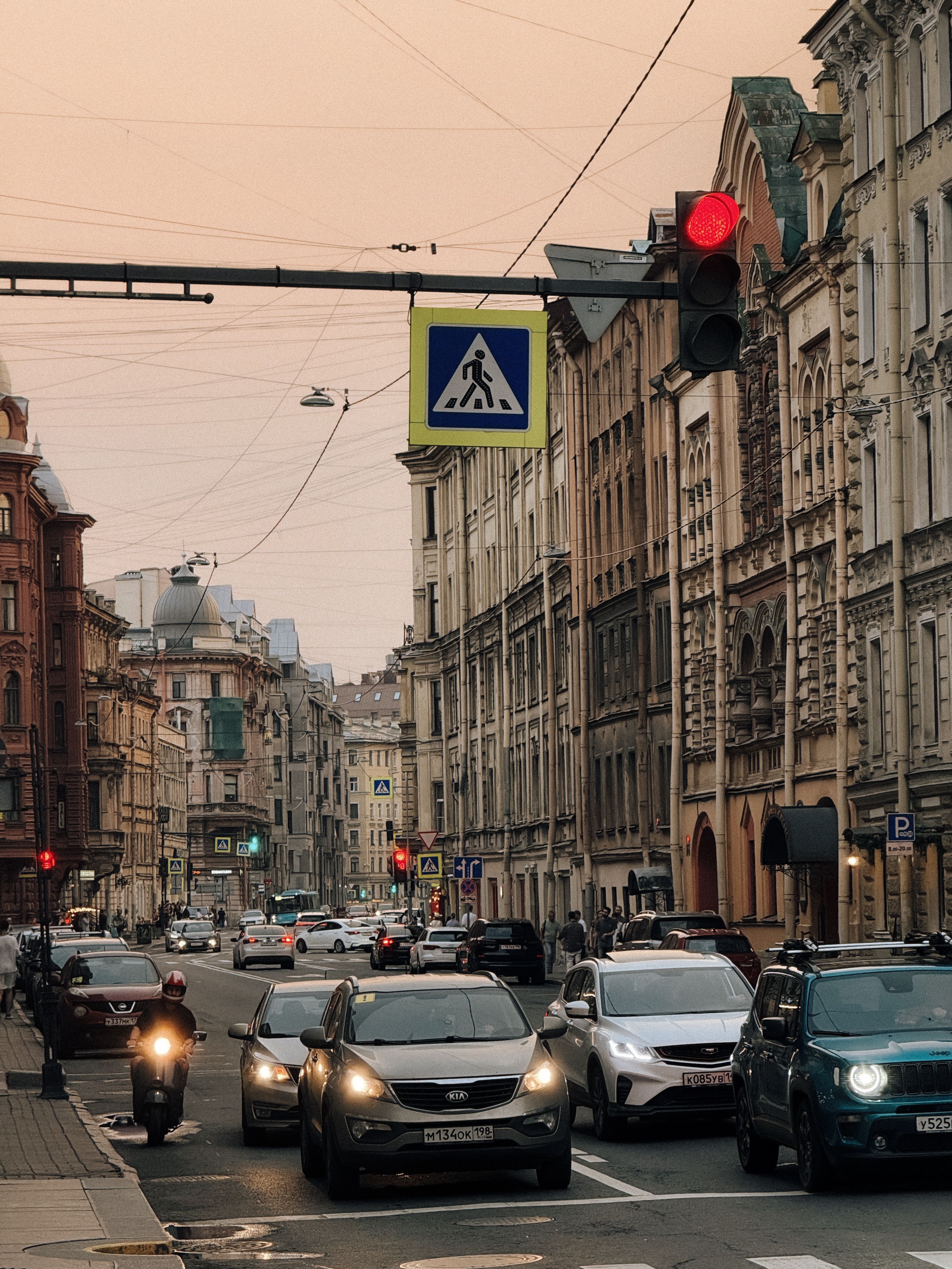 Busy City Street at Sunset with Traffic Lights · Free Stock Photo