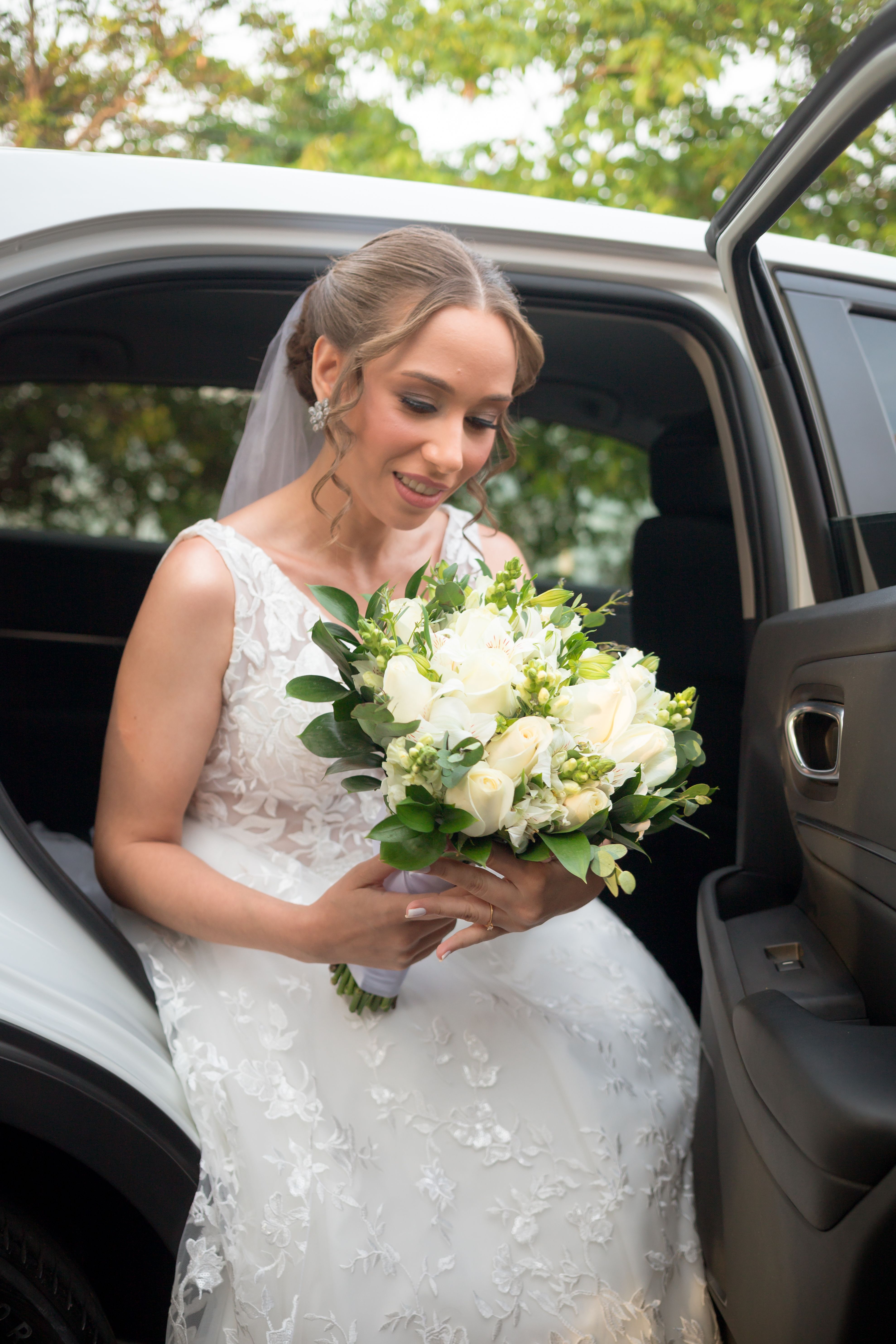Beautiful Bride Exiting a Car with Bouquet · Free Stock Photo