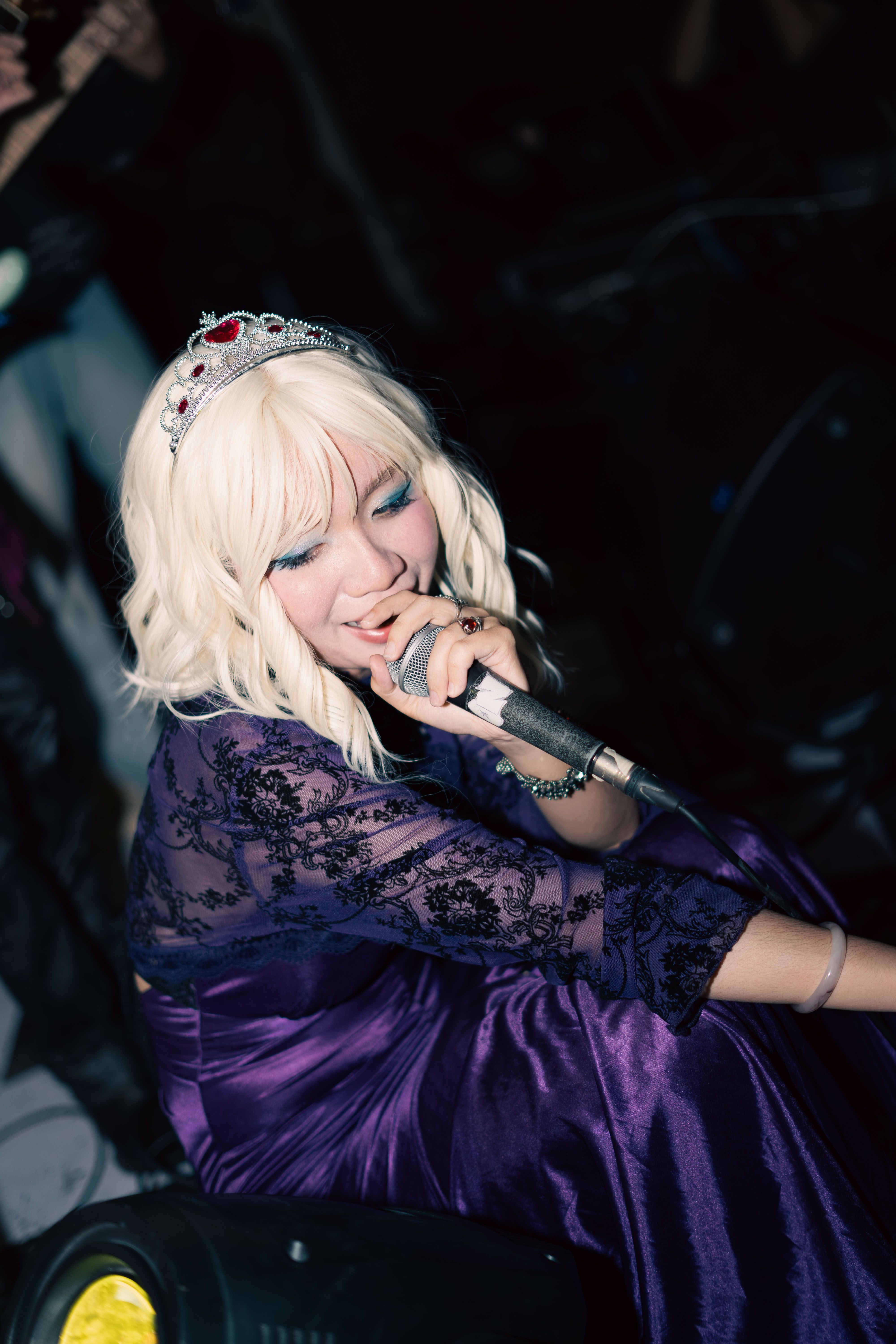 Blonde Singer Performing in Concert · Free Stock Photo