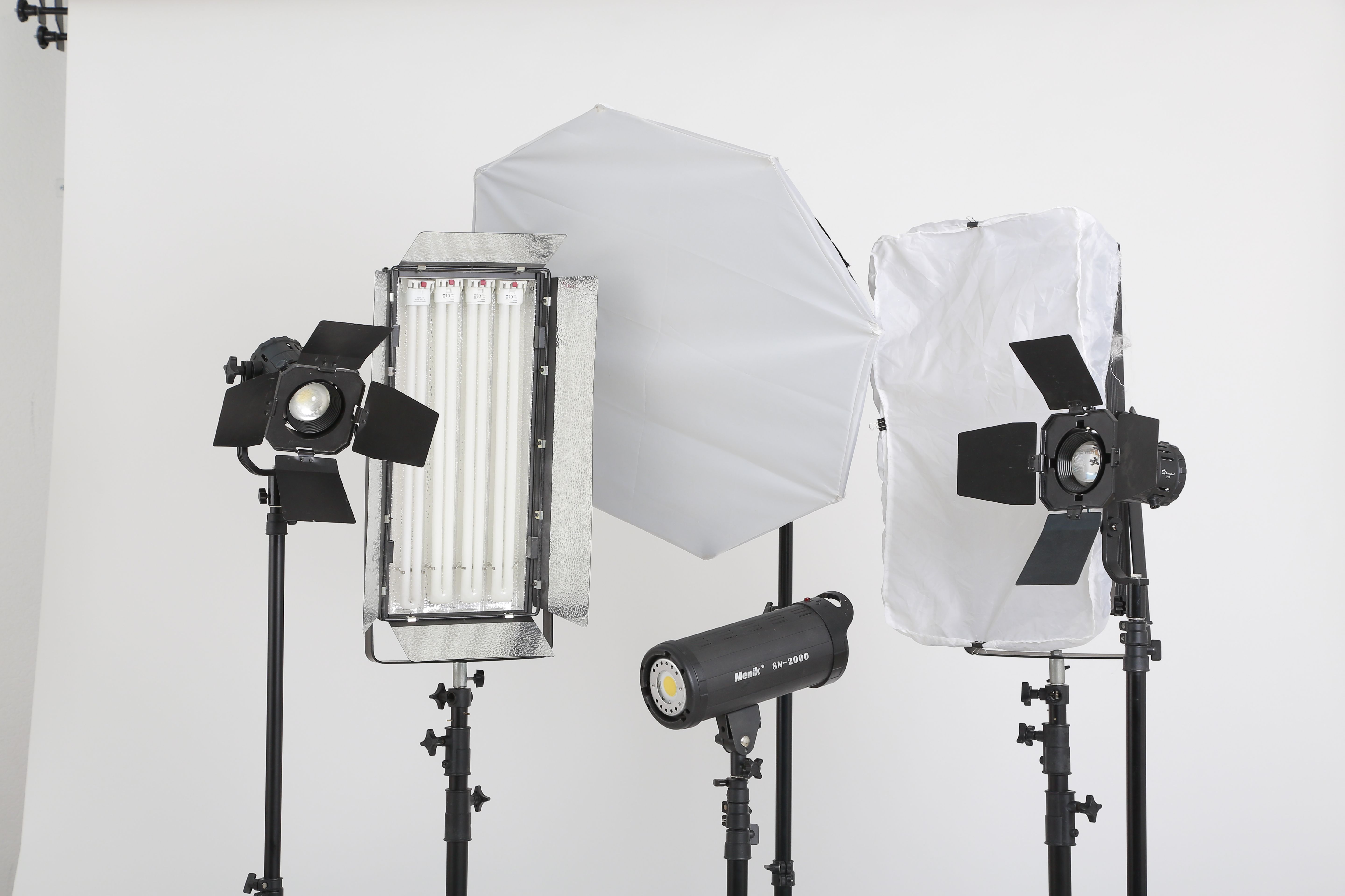 Professional Studio Lighting Equipment Setup · Free Stock Photo