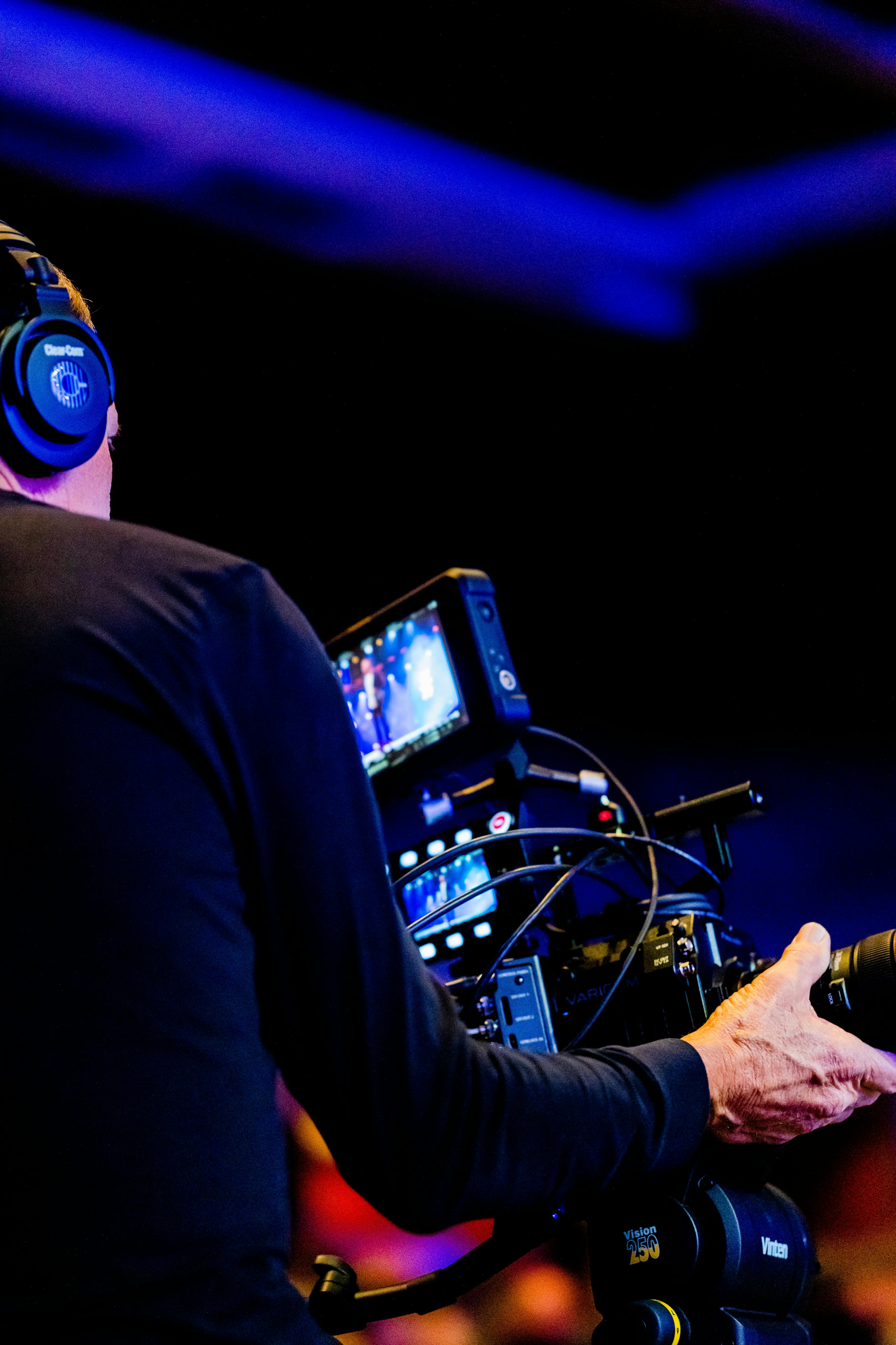 900.000+ Film-review-two-shots-fired-variety Bilder und Fotos ...