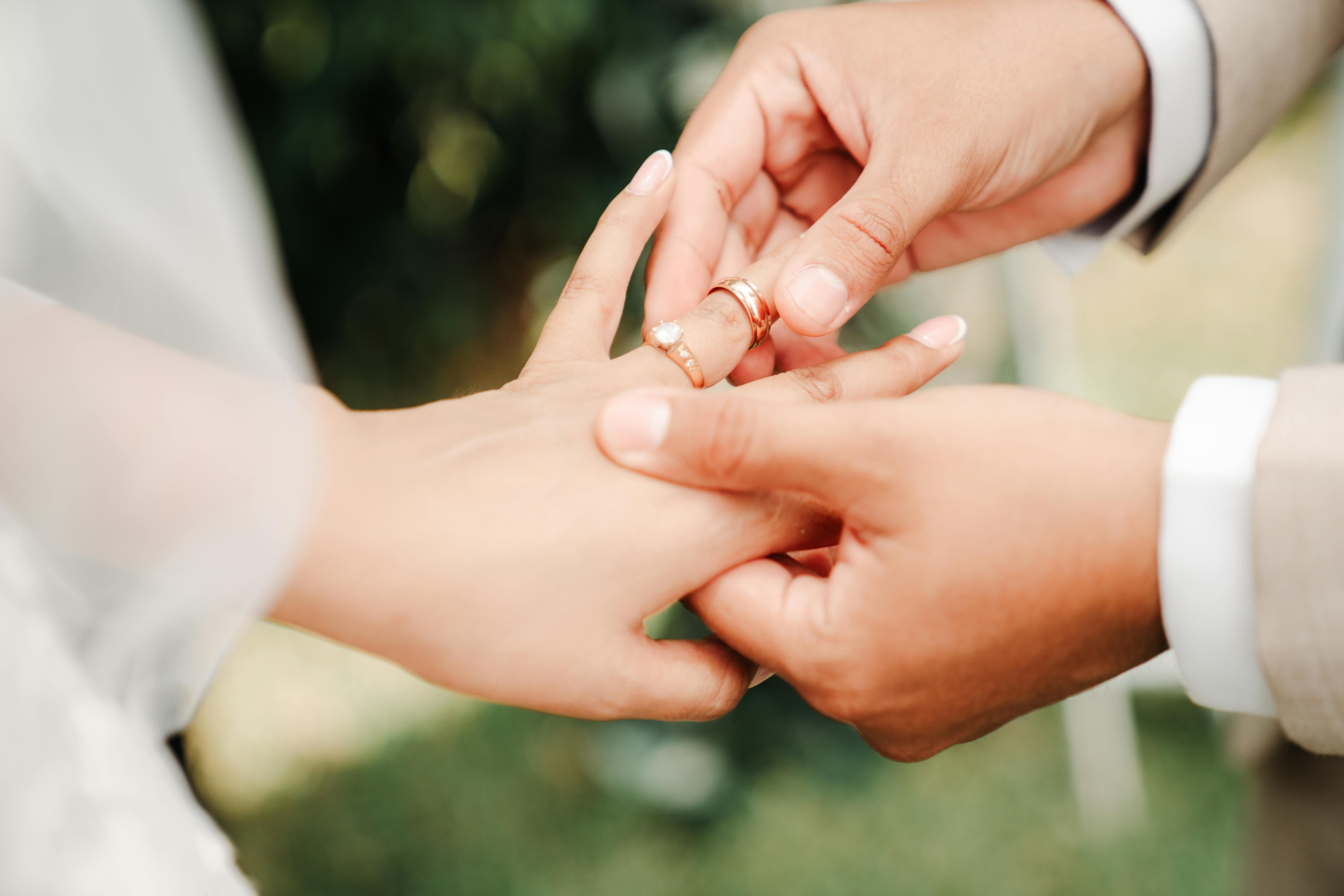 財經：年末珠寶熱潮來襲！8999元輕鬆入手1克拉鑽石｜DailyTrend 時事雷達