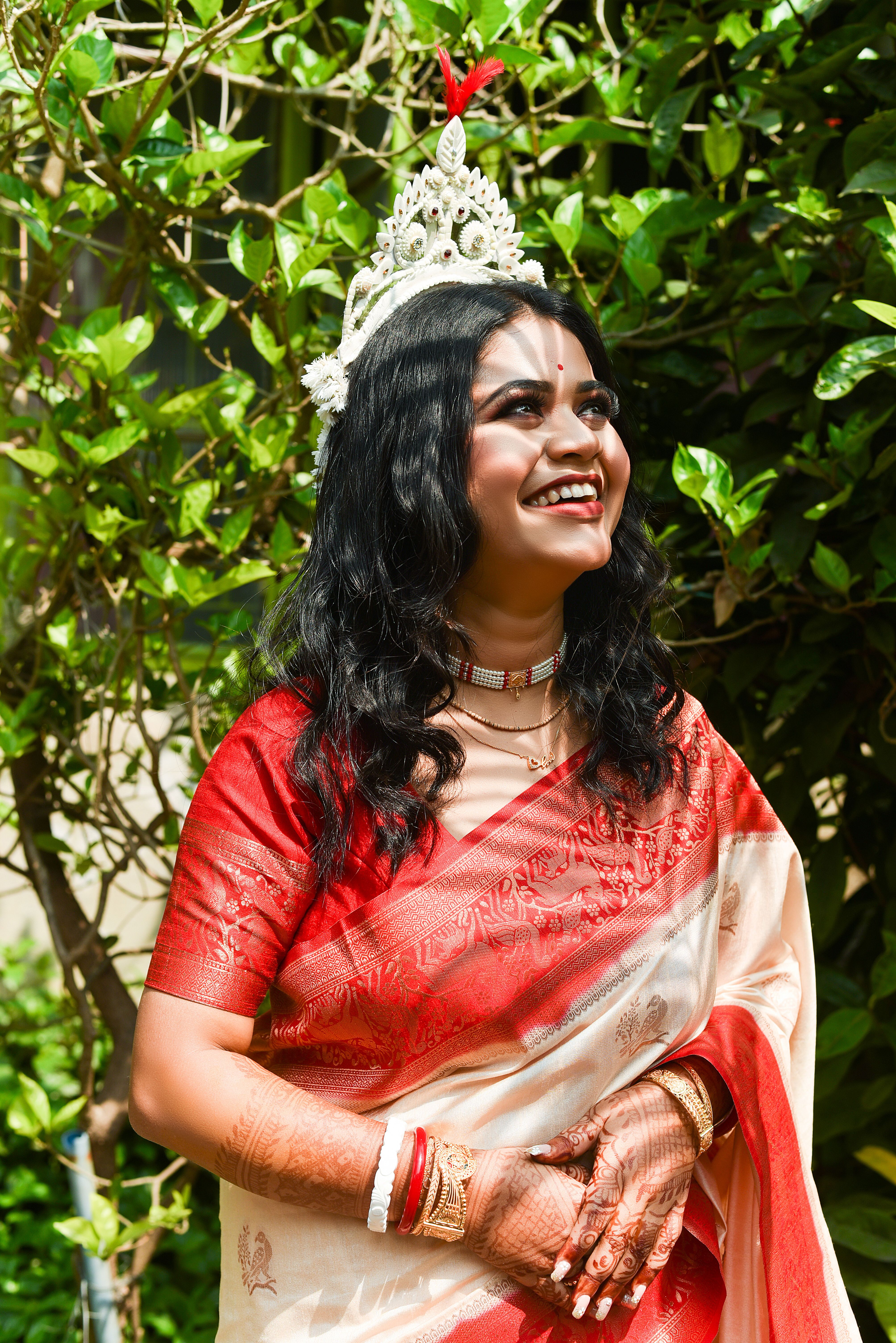 Traditional Bengali Bride in Red and White Saree · Free Stock Photo