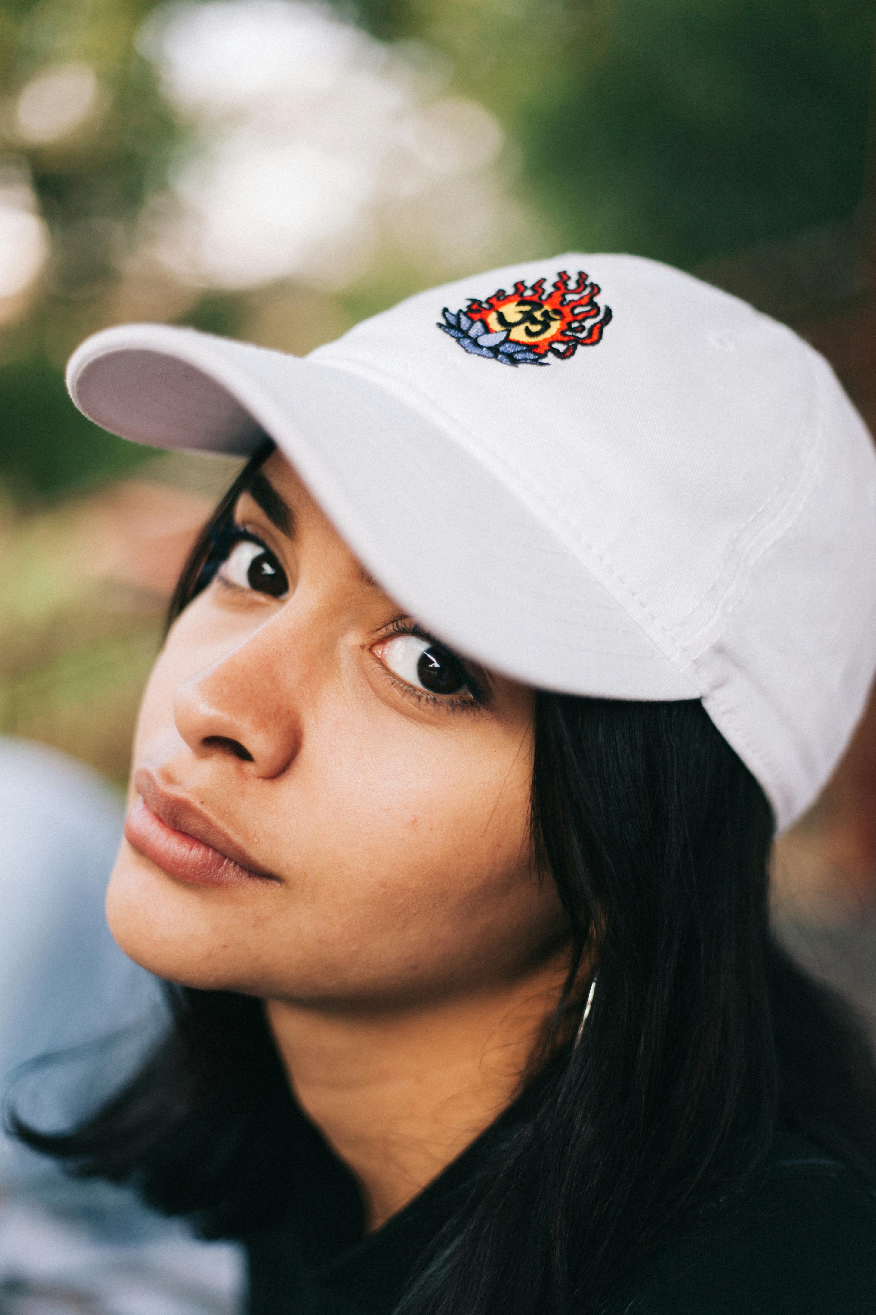 Woman Looking at the Camera · Free Stock Photo