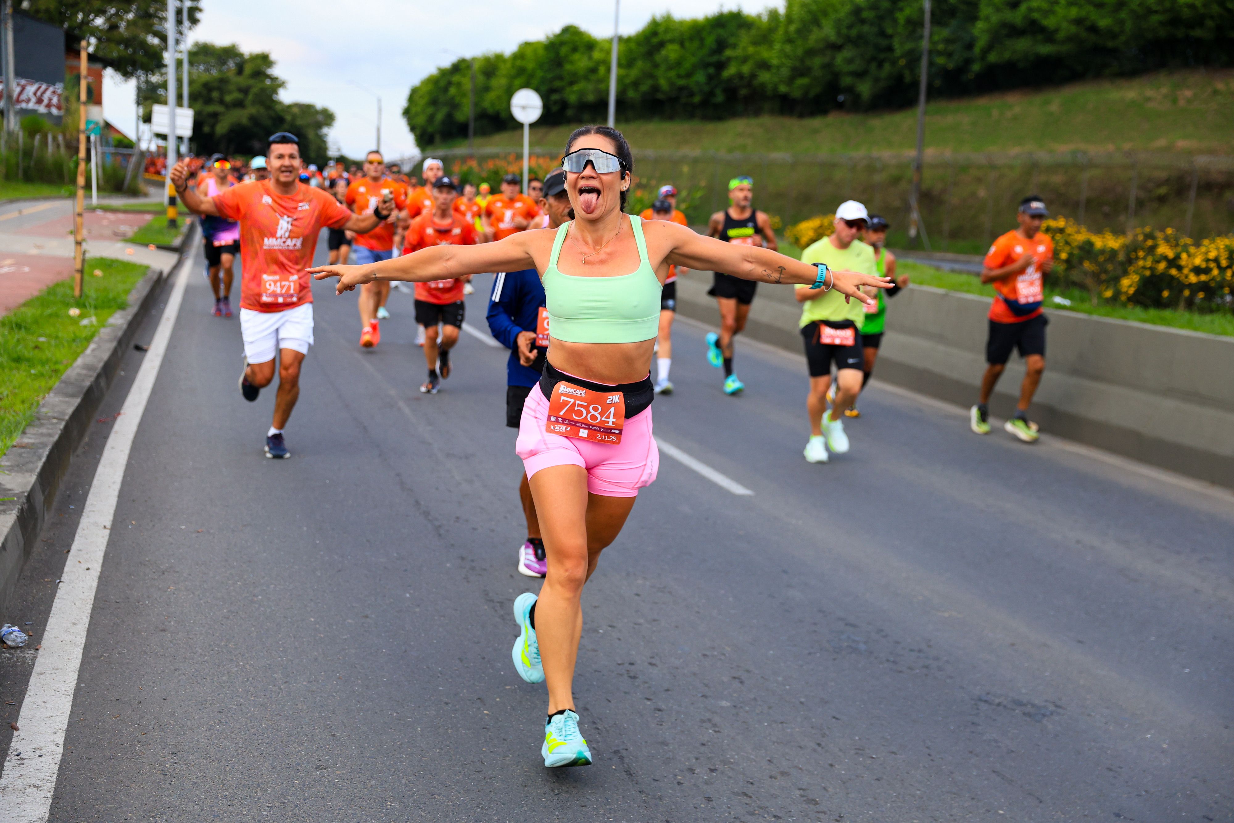 Excited Runners Participate in Outdoor Marathon · Free Stock Photo