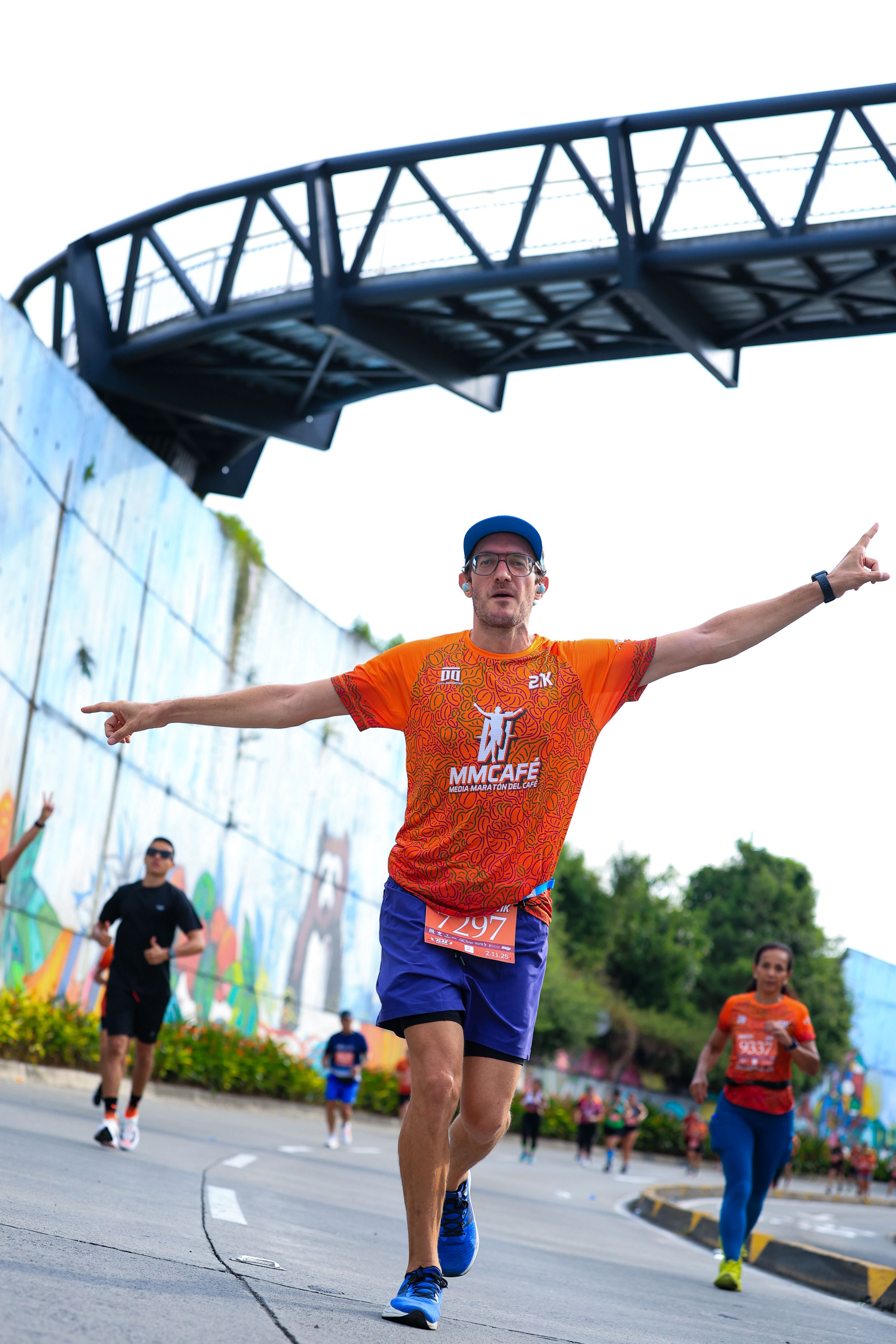 Dynamic Marathon Runners in Action Outdoors · Free Stock Photo