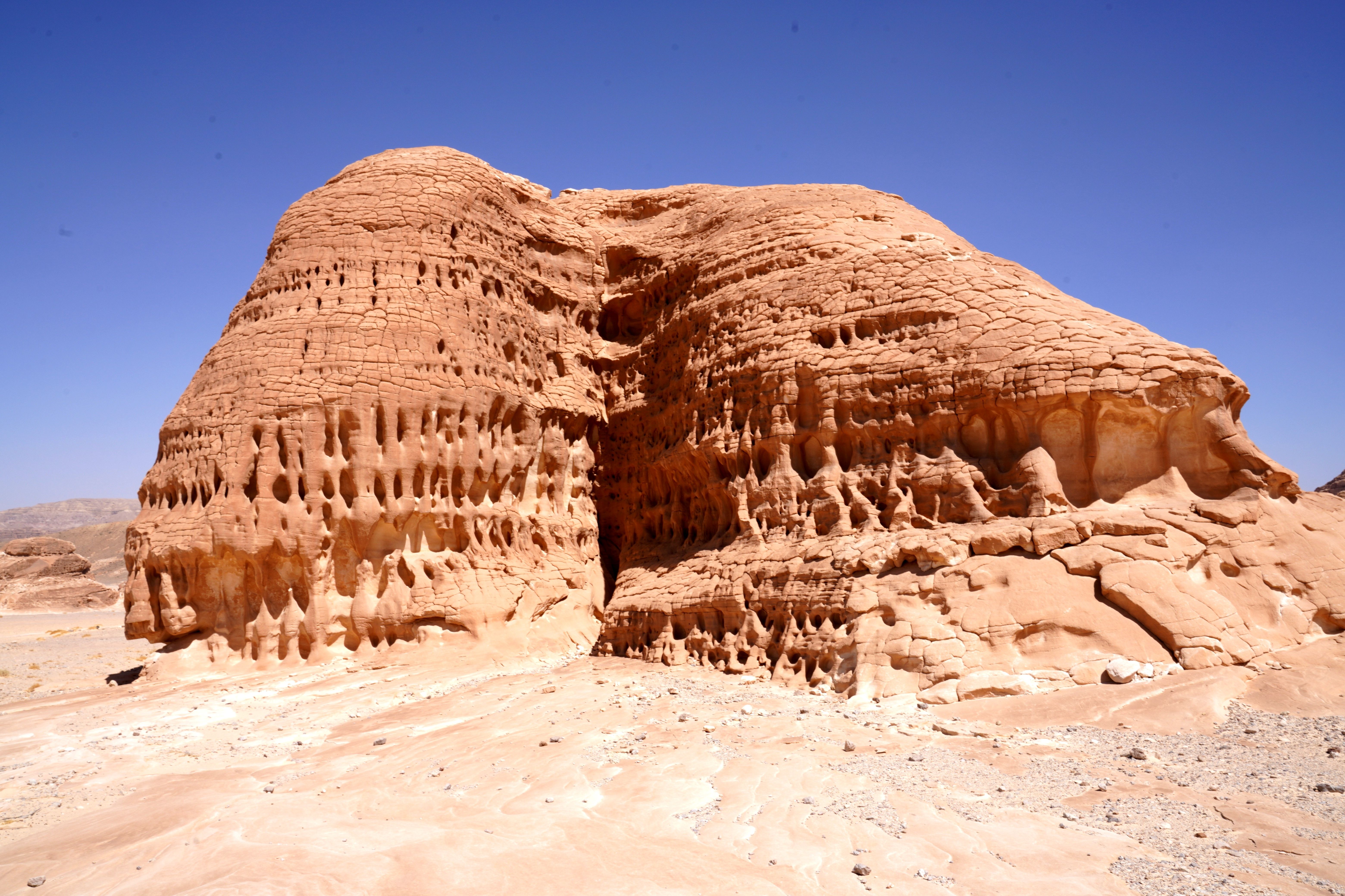 Majestic Sandstone Formation in Desert Landscape · Free Stock Photo