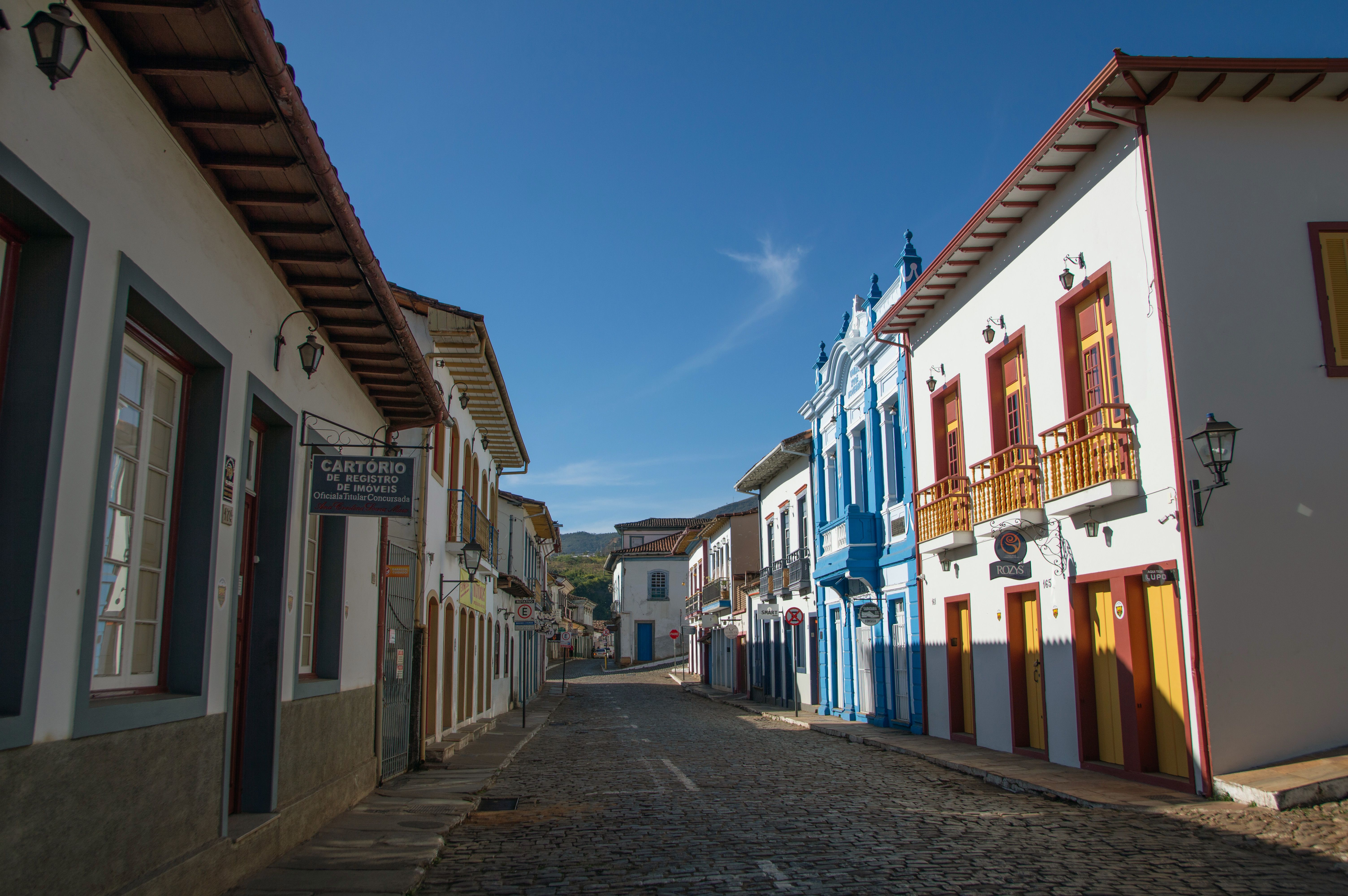 Rua Colonial Encantadora Em Mariana, Brasil. · Foto profissional gratuita
