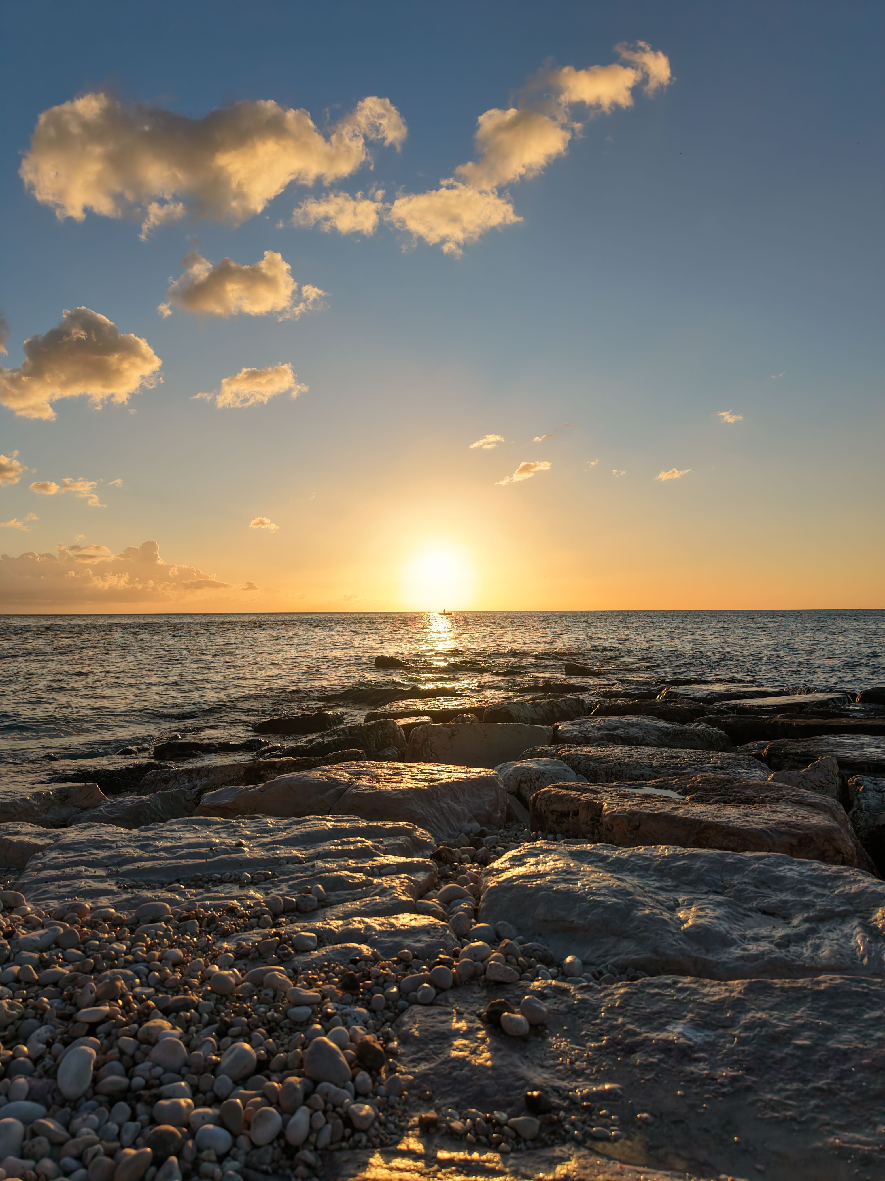 Tranquil Sunset Over Rocky Seashore in Italy · Free Stock Photo