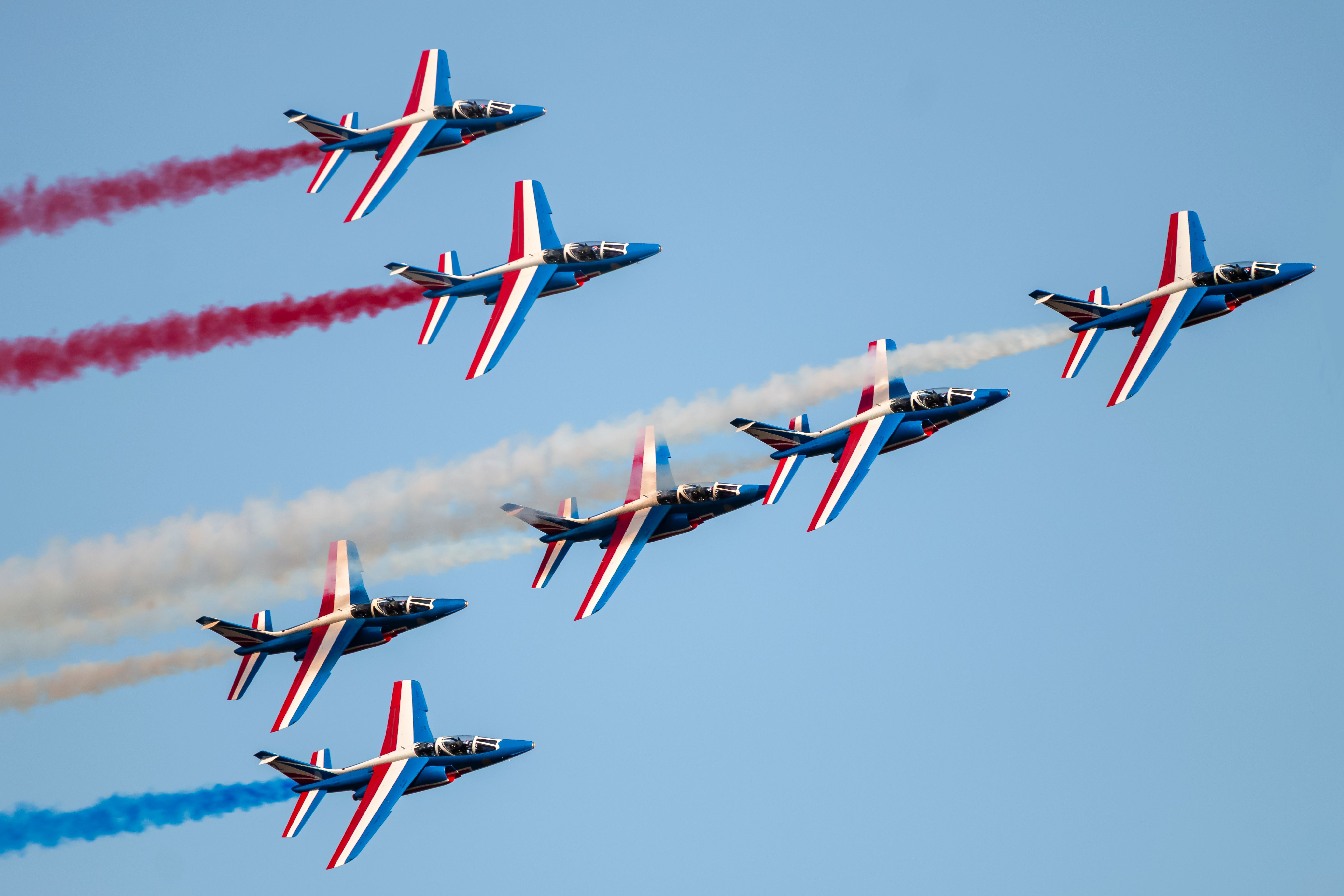 Exibição Acrobática Patrouille De France Em Bucareste · Foto ...