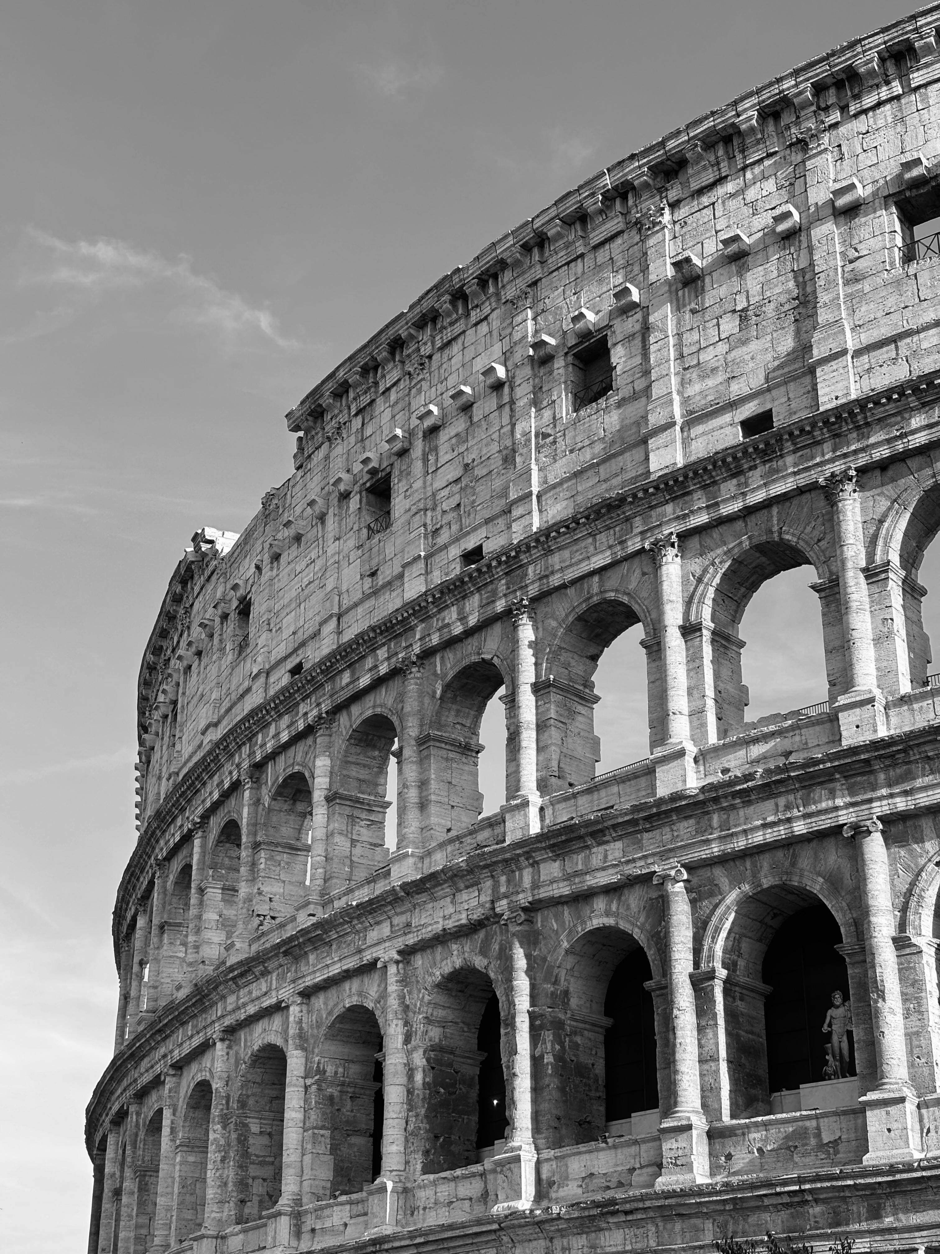 El Icónico Coliseo Romano En Blanco Y Negro · Foto de stock gratuita