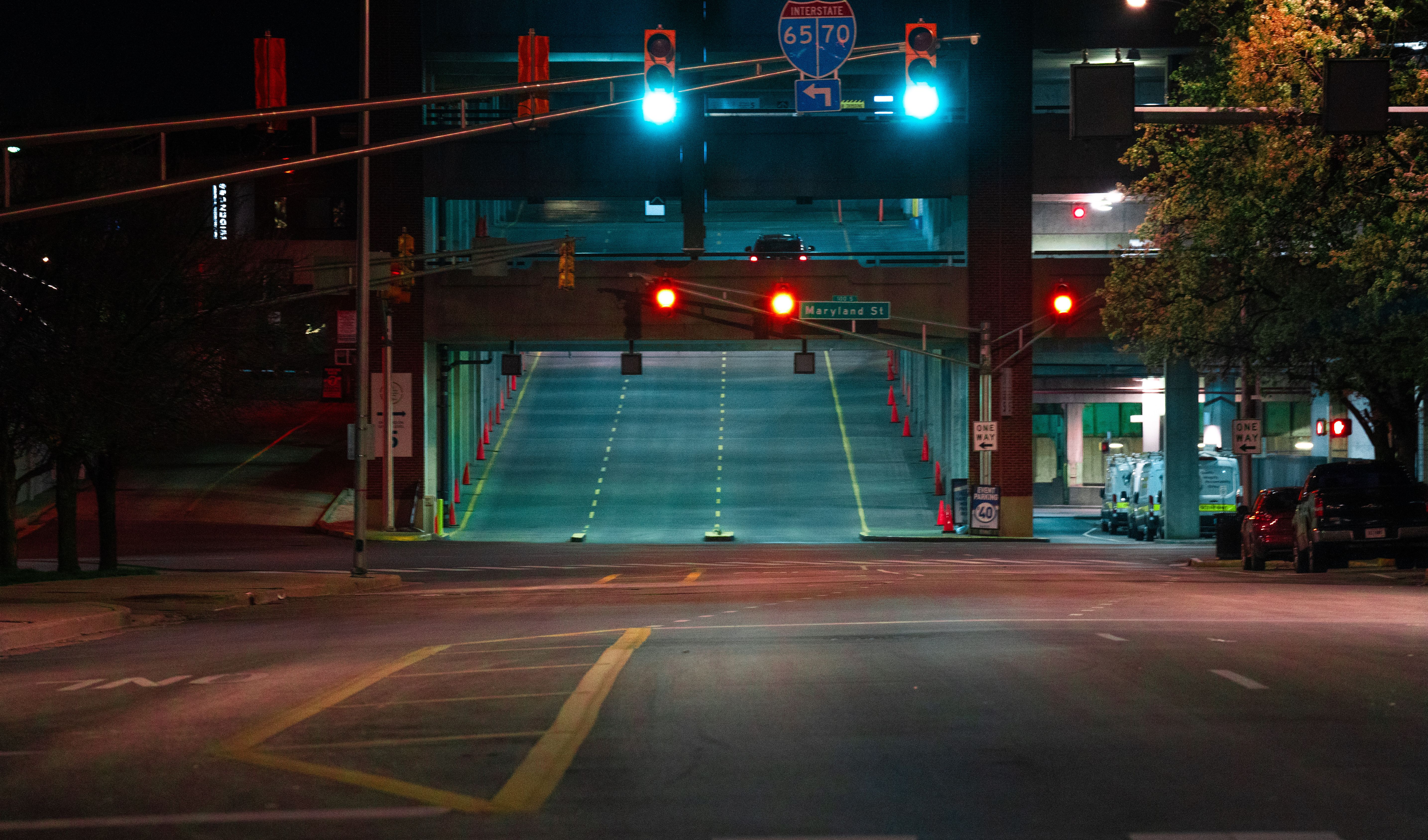 Empty Urban Street at Night with Traffic Lights · Free Stock Photo