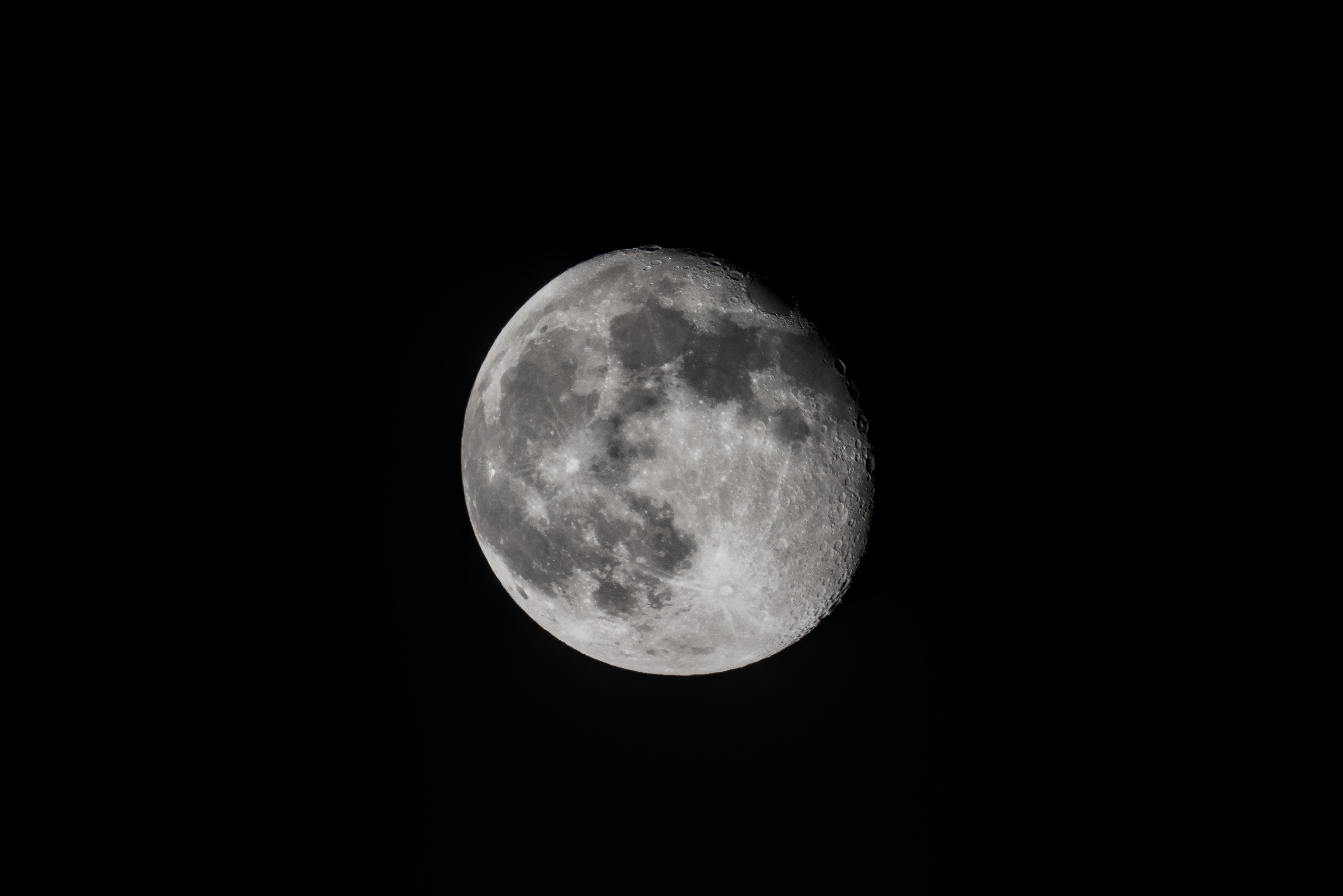 High-Resolution Moon Photograph in Dark Sky · Free Stock Photo