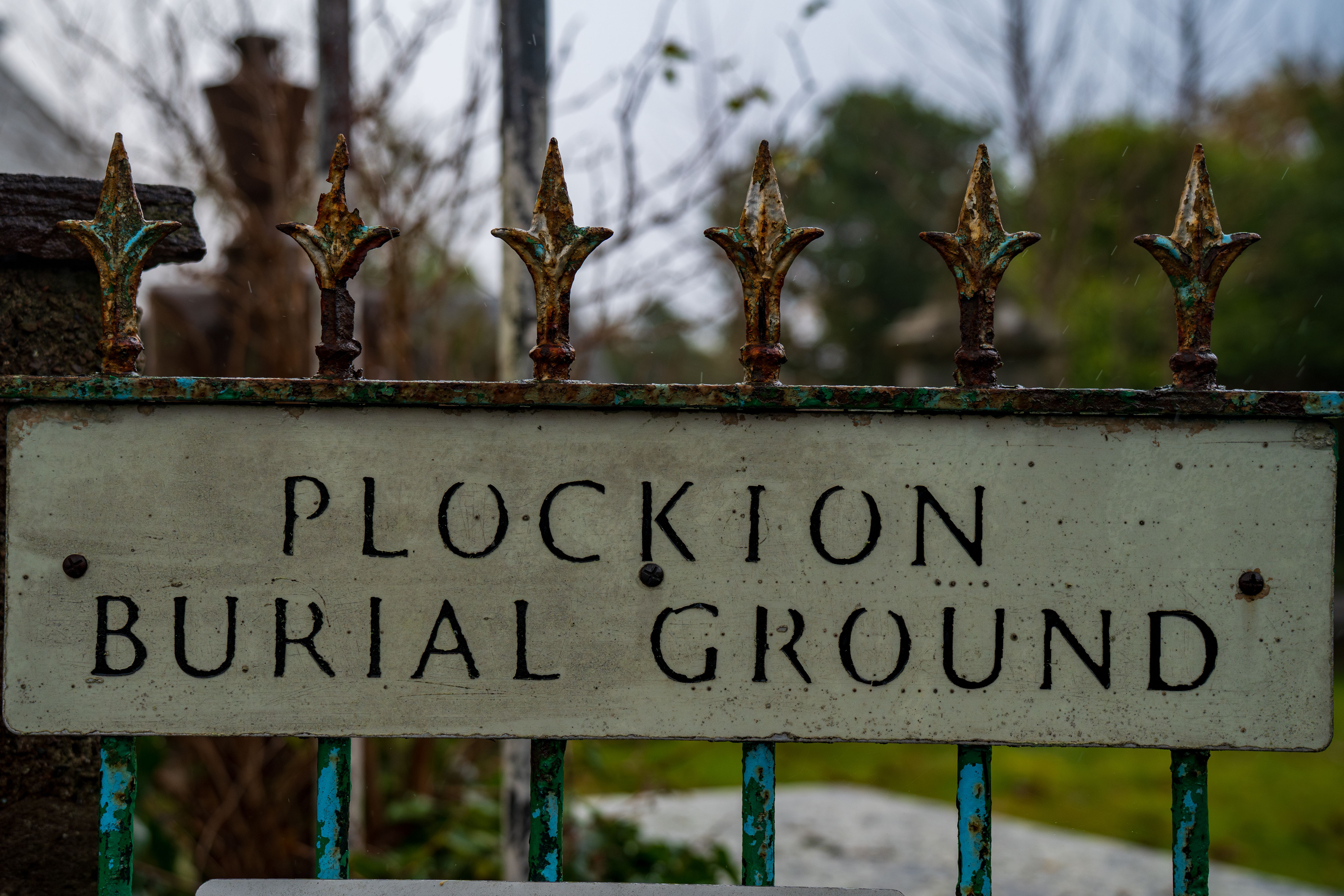 Broken+Signage Photos, Download The BEST Free Broken+Signage Stock ...