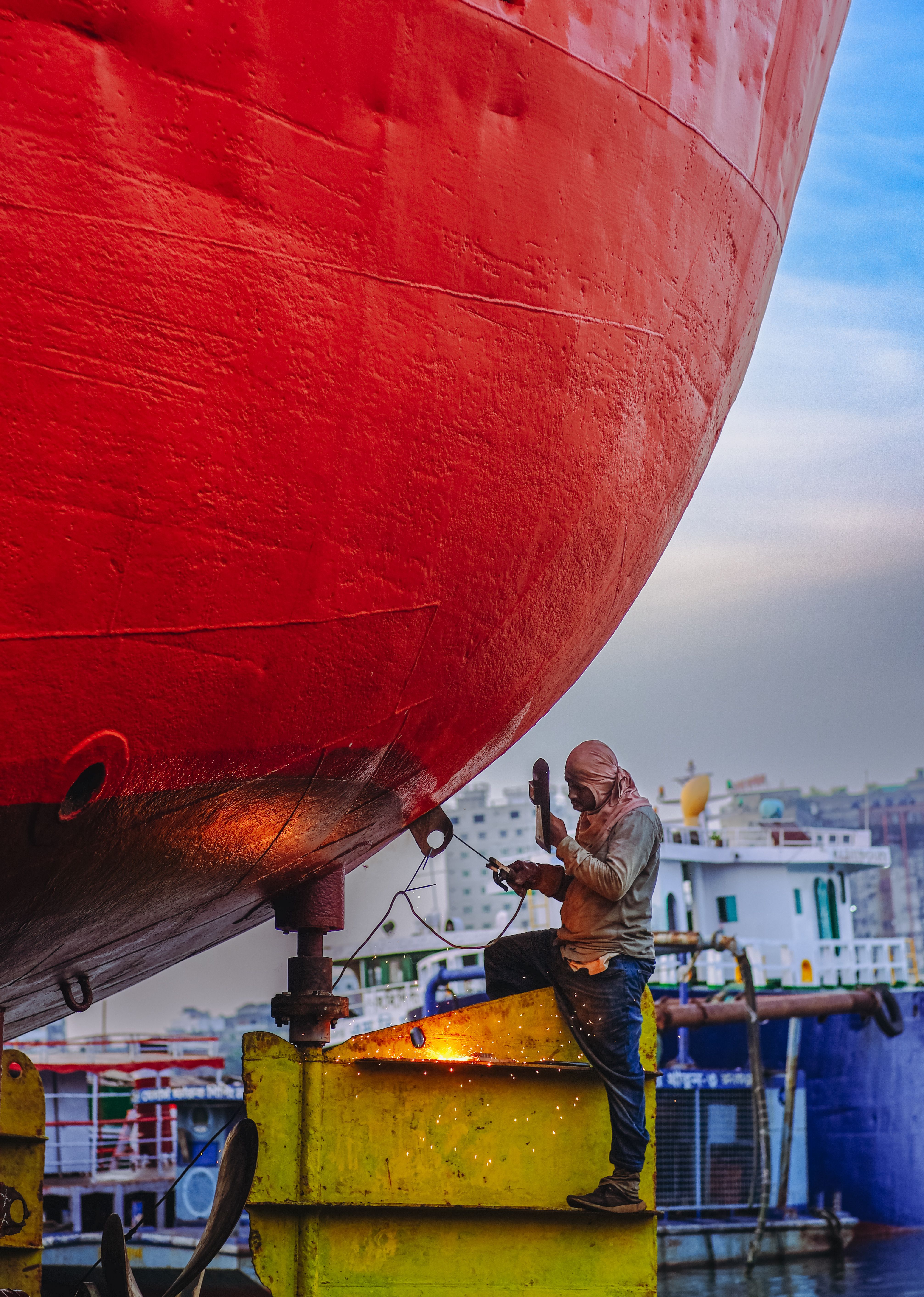 Ship Repair Work at Dhaka Shipyard · Free Stock Photo