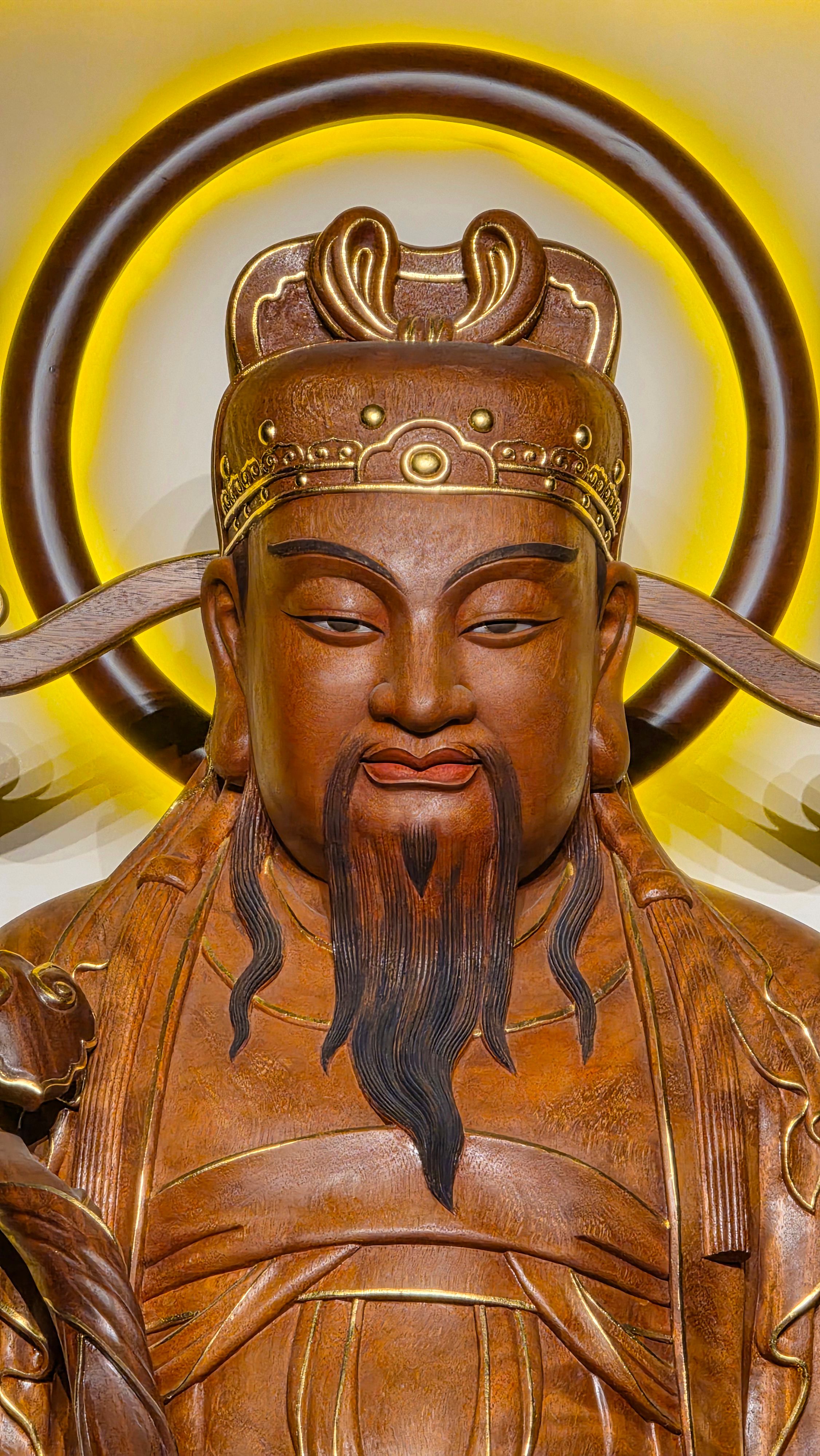 Serene Wooden Statue of Chinese Deity in Xi'an · Free Stock Photo
