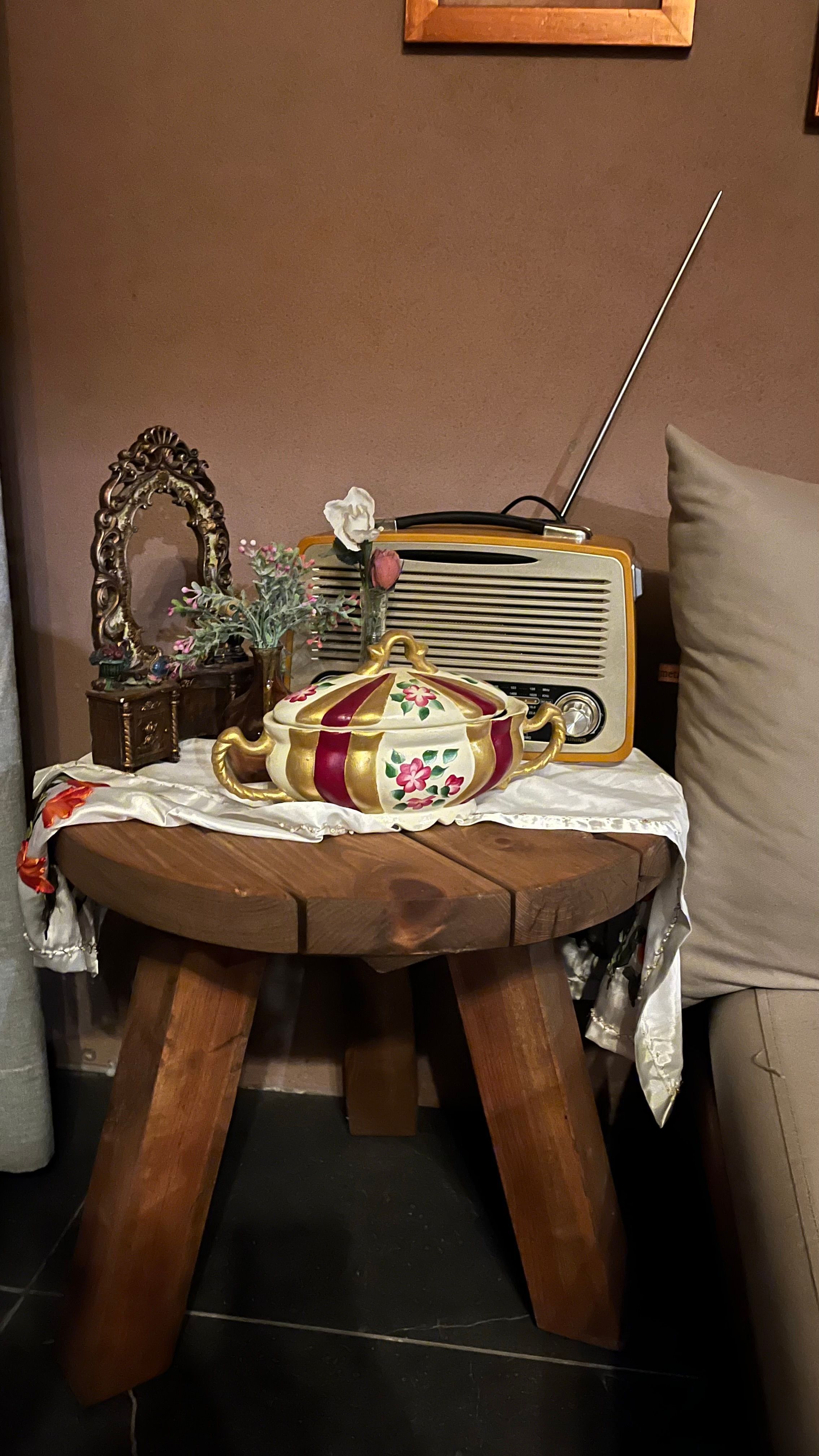 Vintage Radio and Decorative Pot on Rustic Table · Free Stock Photo