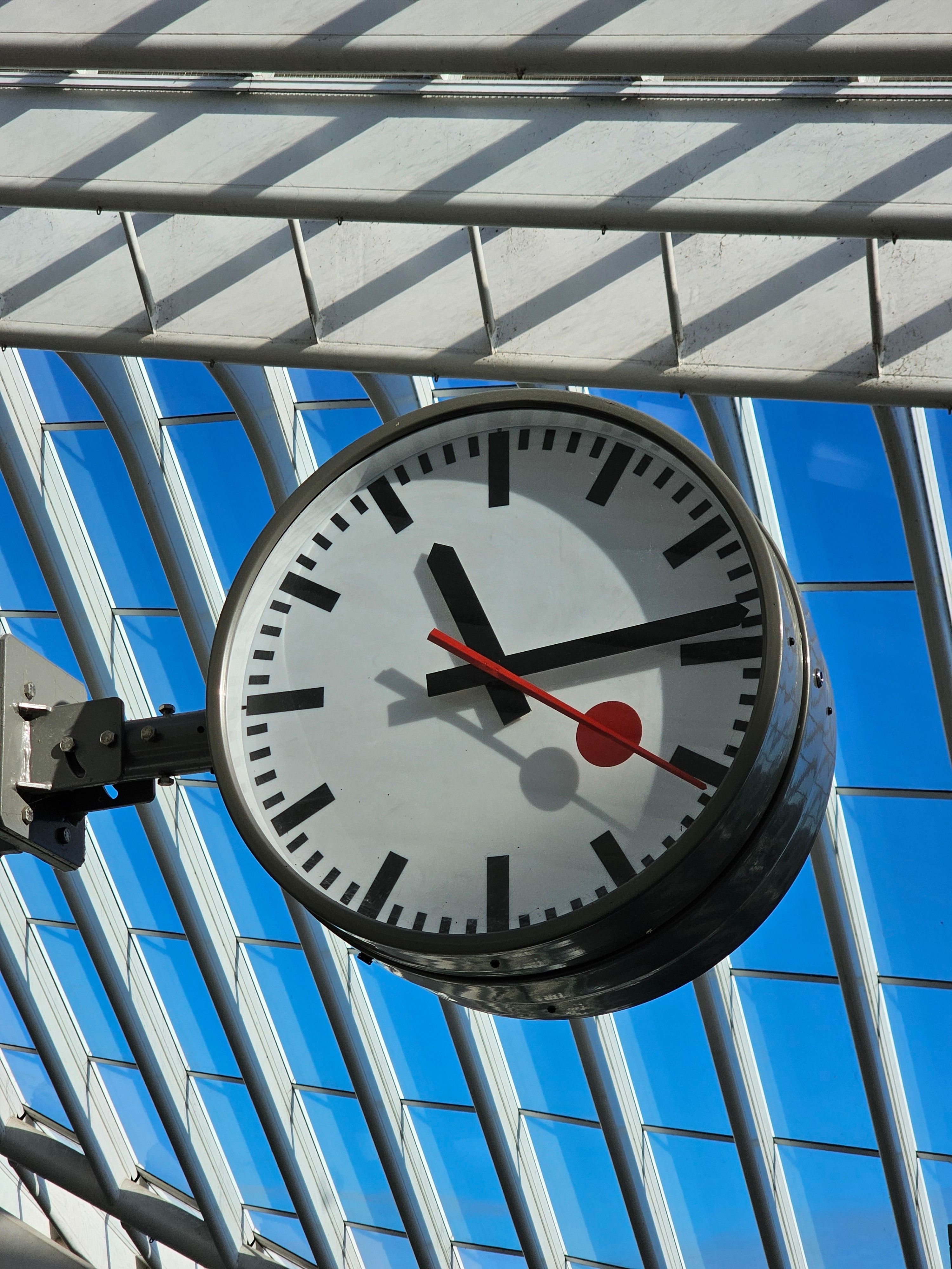 Train Station Clock Displaying 11:19 · Free Stock Photo