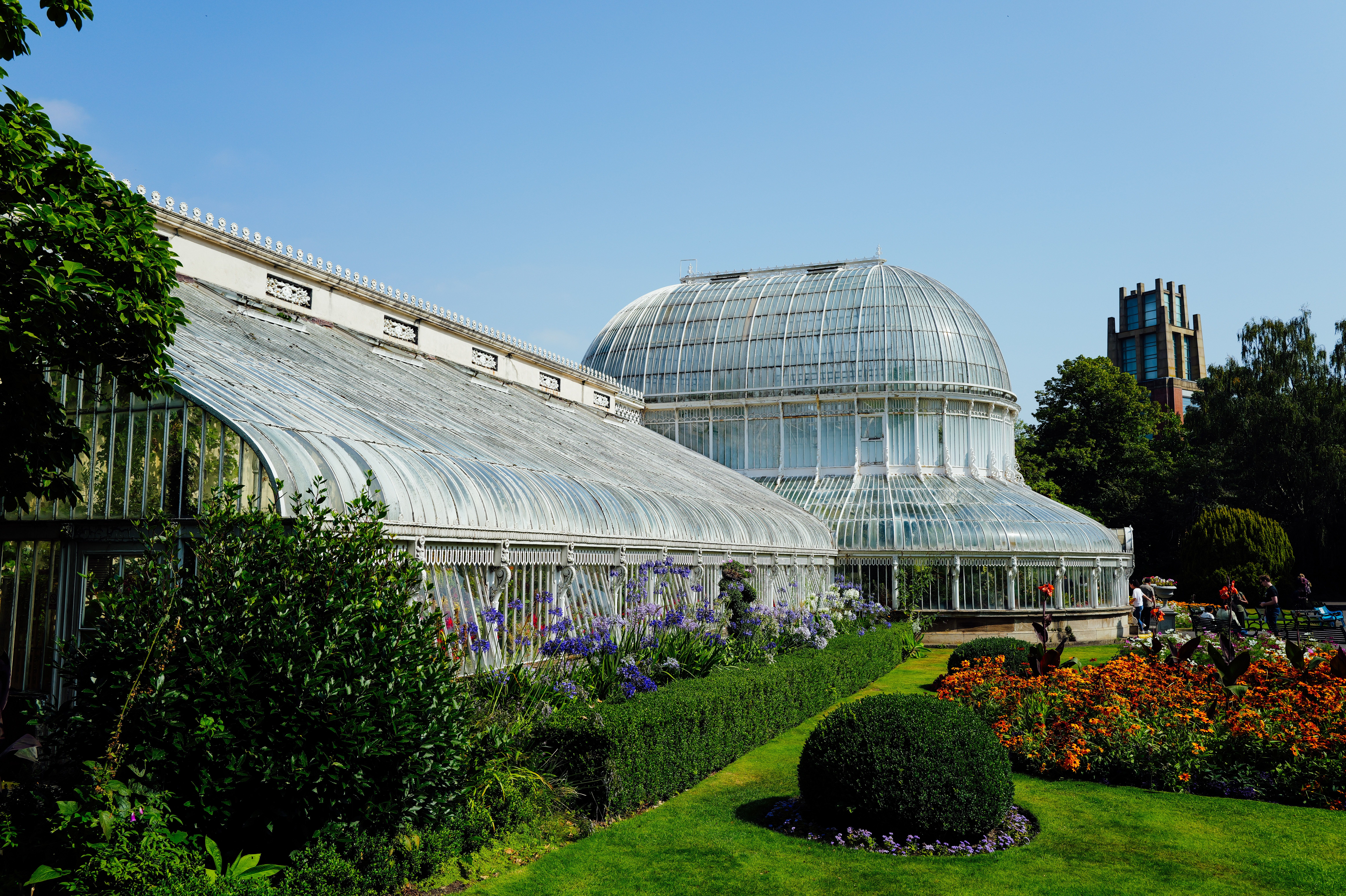 Elegant Botanical Garden Greenhouse in Summer · Free Stock Photo