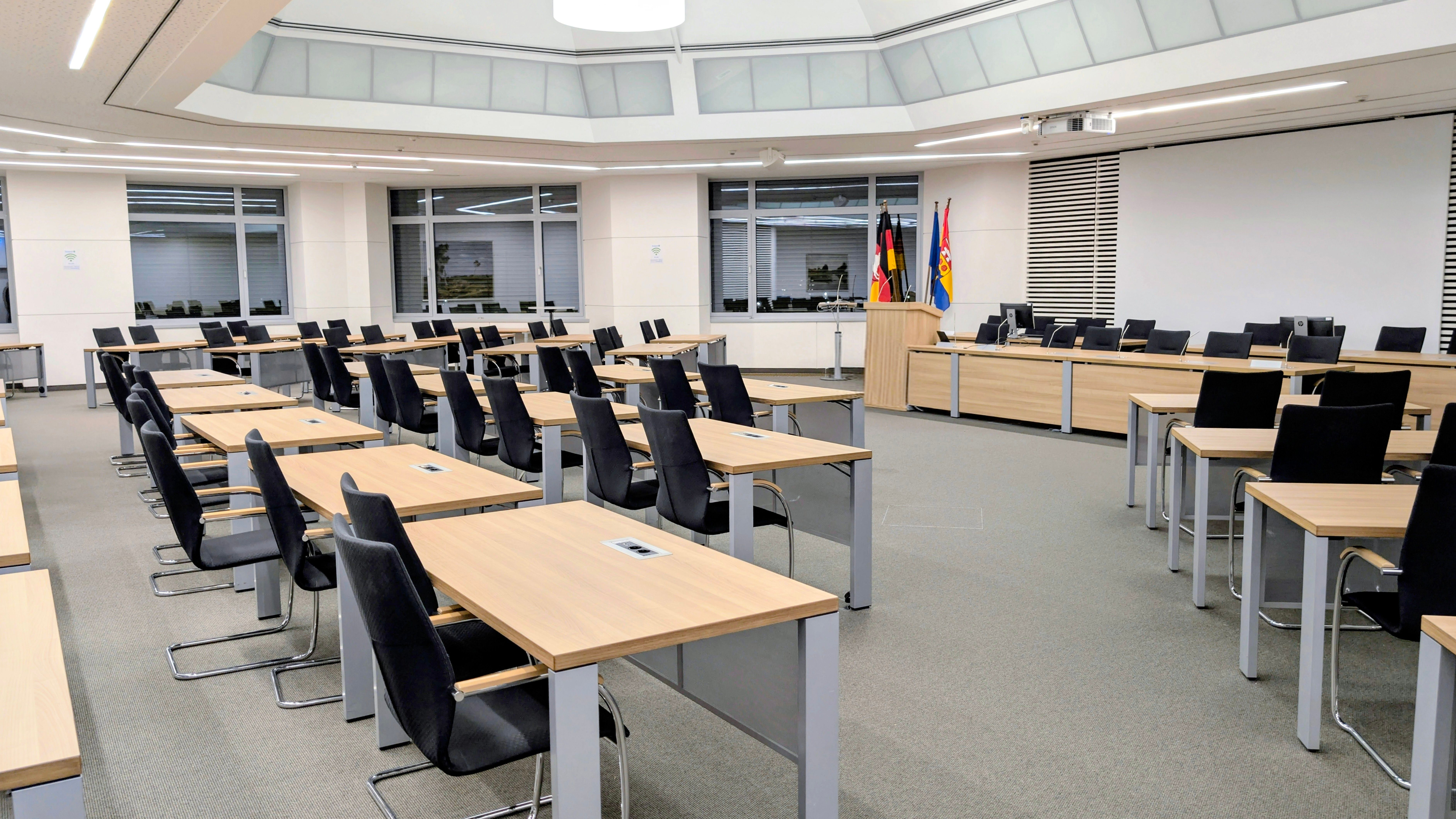 Empty Government Meeting Room in Niedersachsen · Free Stock Photo