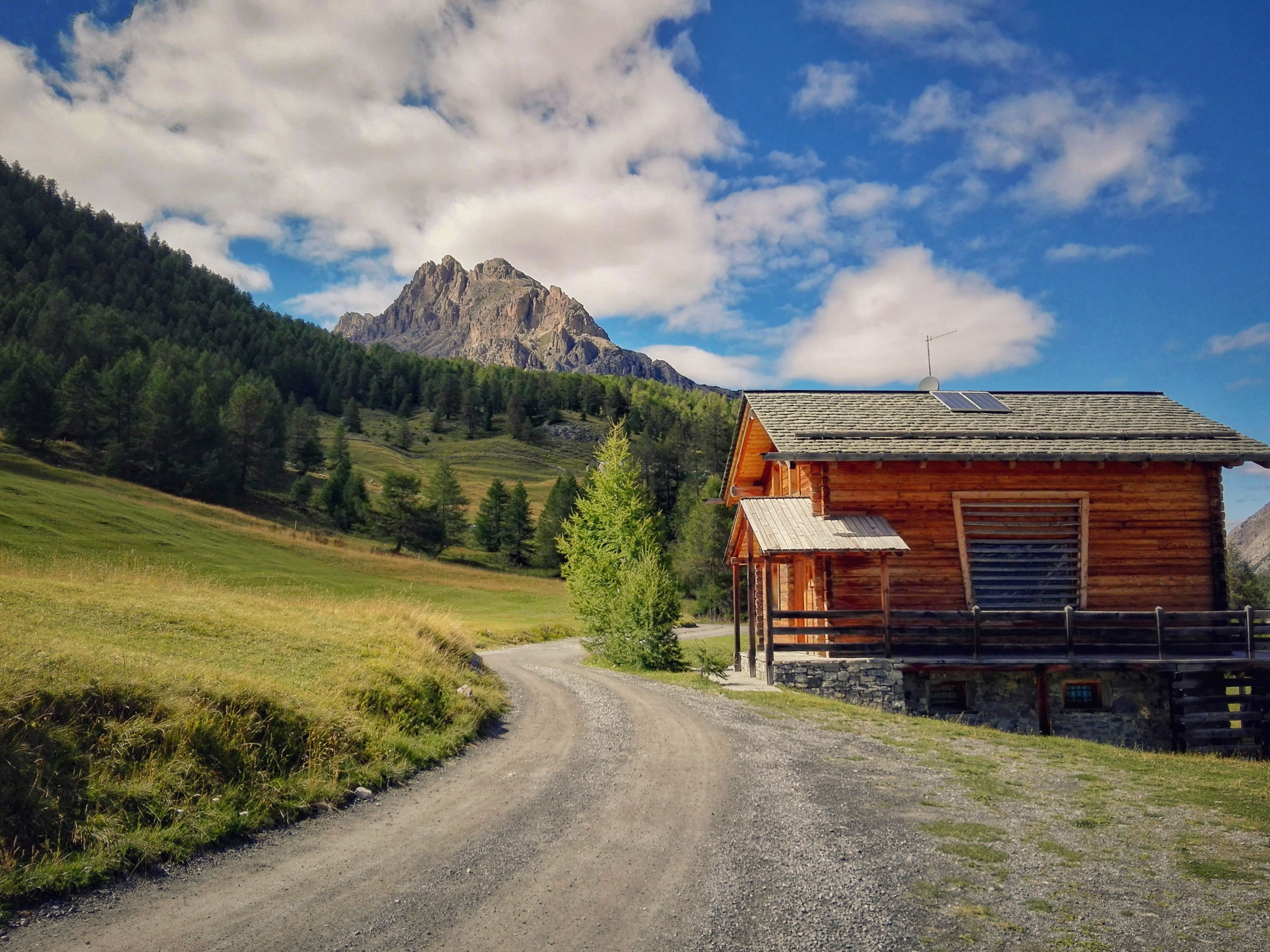 Charming Mountain Cabin in Semogo Italy Landscape · Free Stock Photo