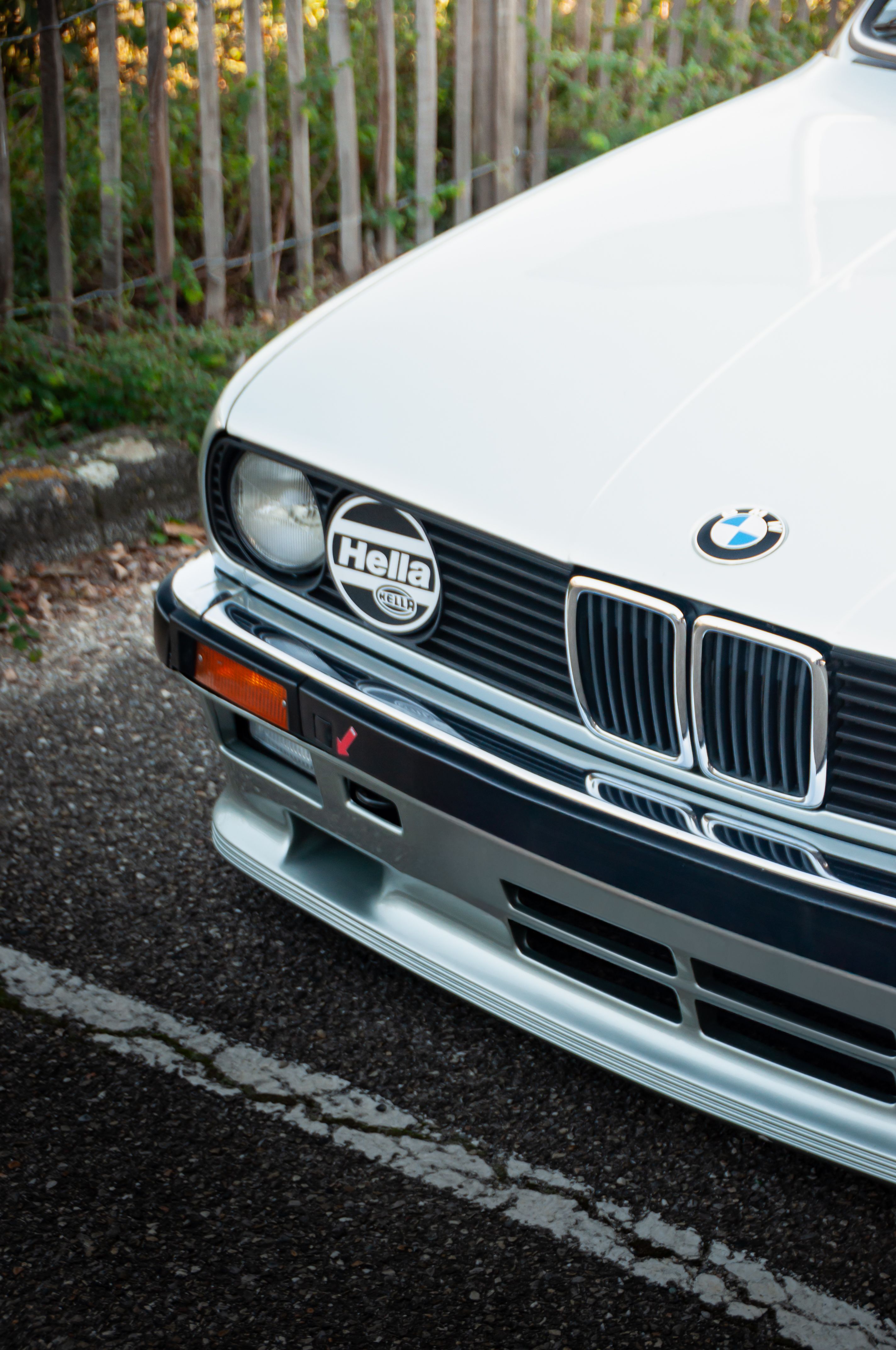 Vintage BMW with Iconic Grille and Hella Spotlight · Free Stock Photo