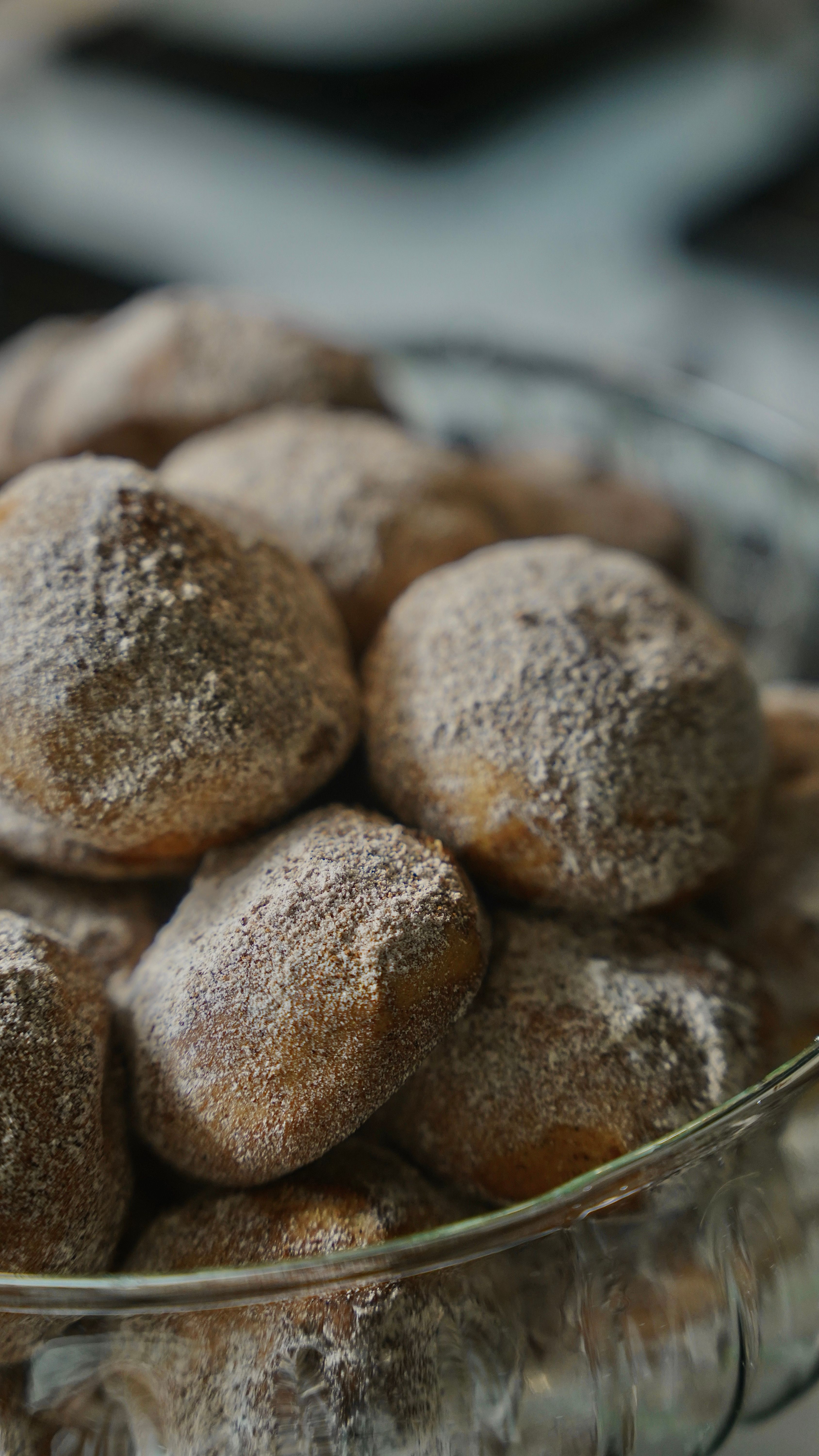 Close-up of Sugar-Dusted Pastries in Bowl · Free Stock Photo