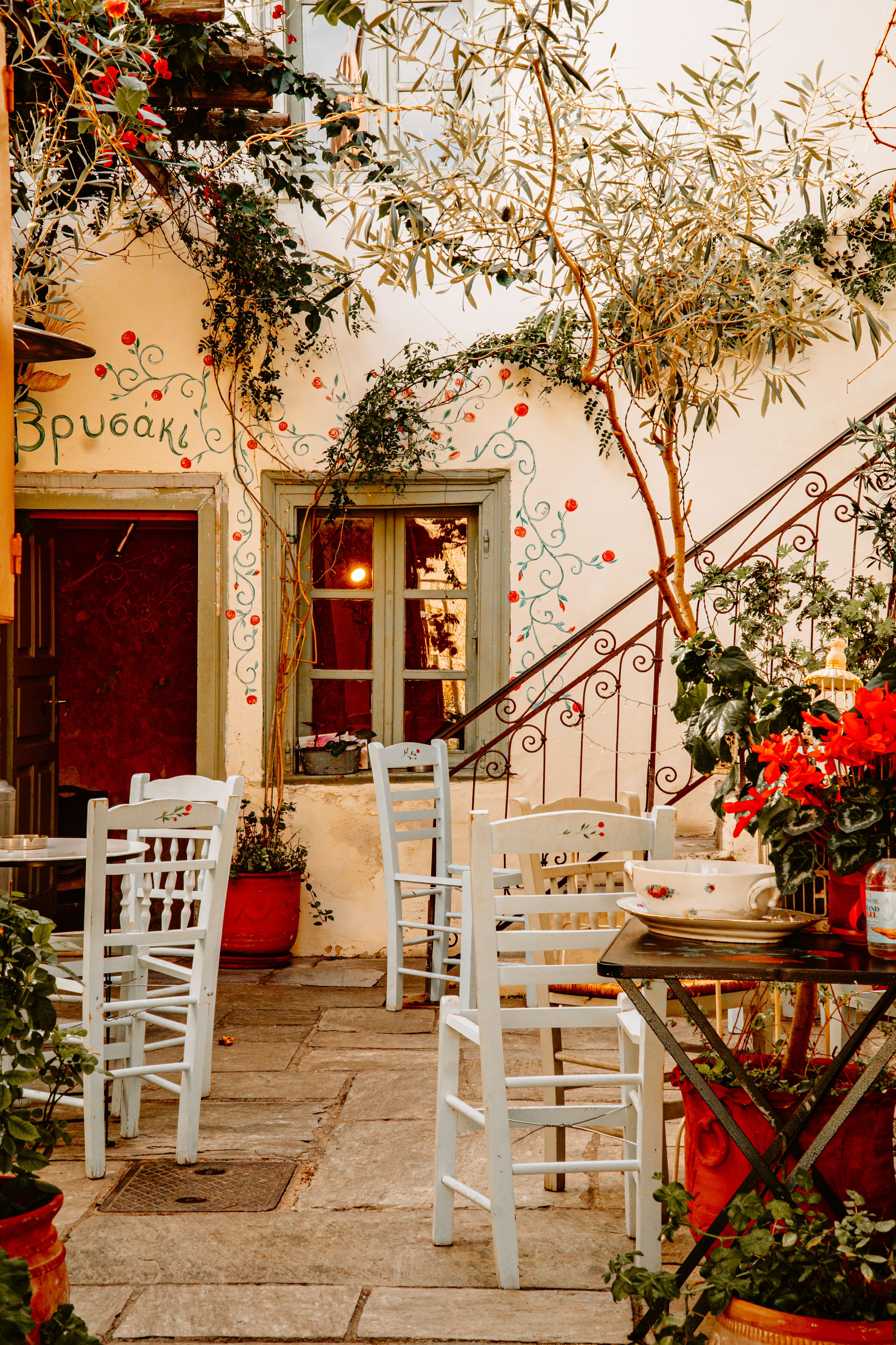 Charming Greek Restaurant Courtyard in Athens · Free Stock Photo