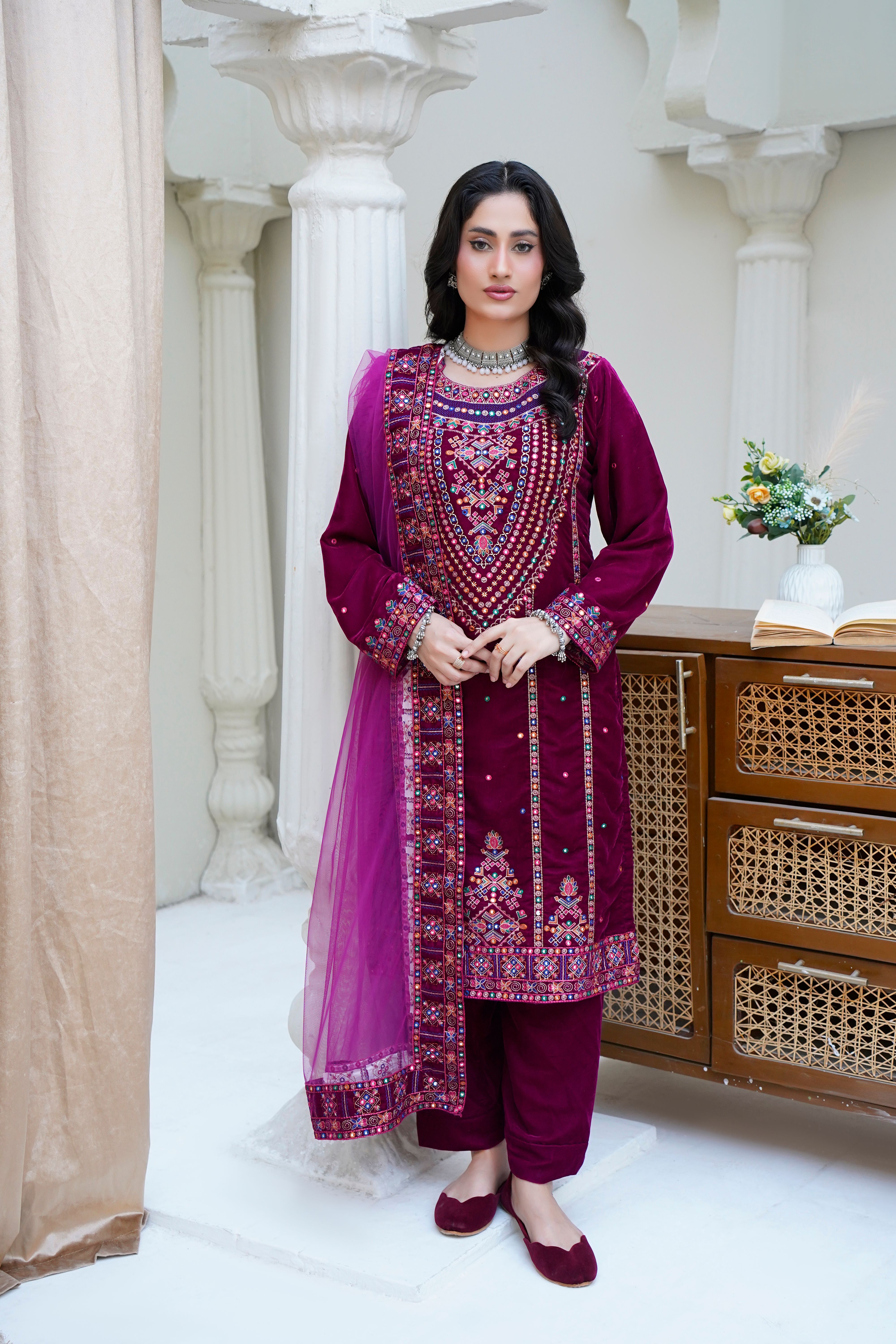 Elegant Eastern Dress Fashion Portrait in Lahore · Free Stock Photo