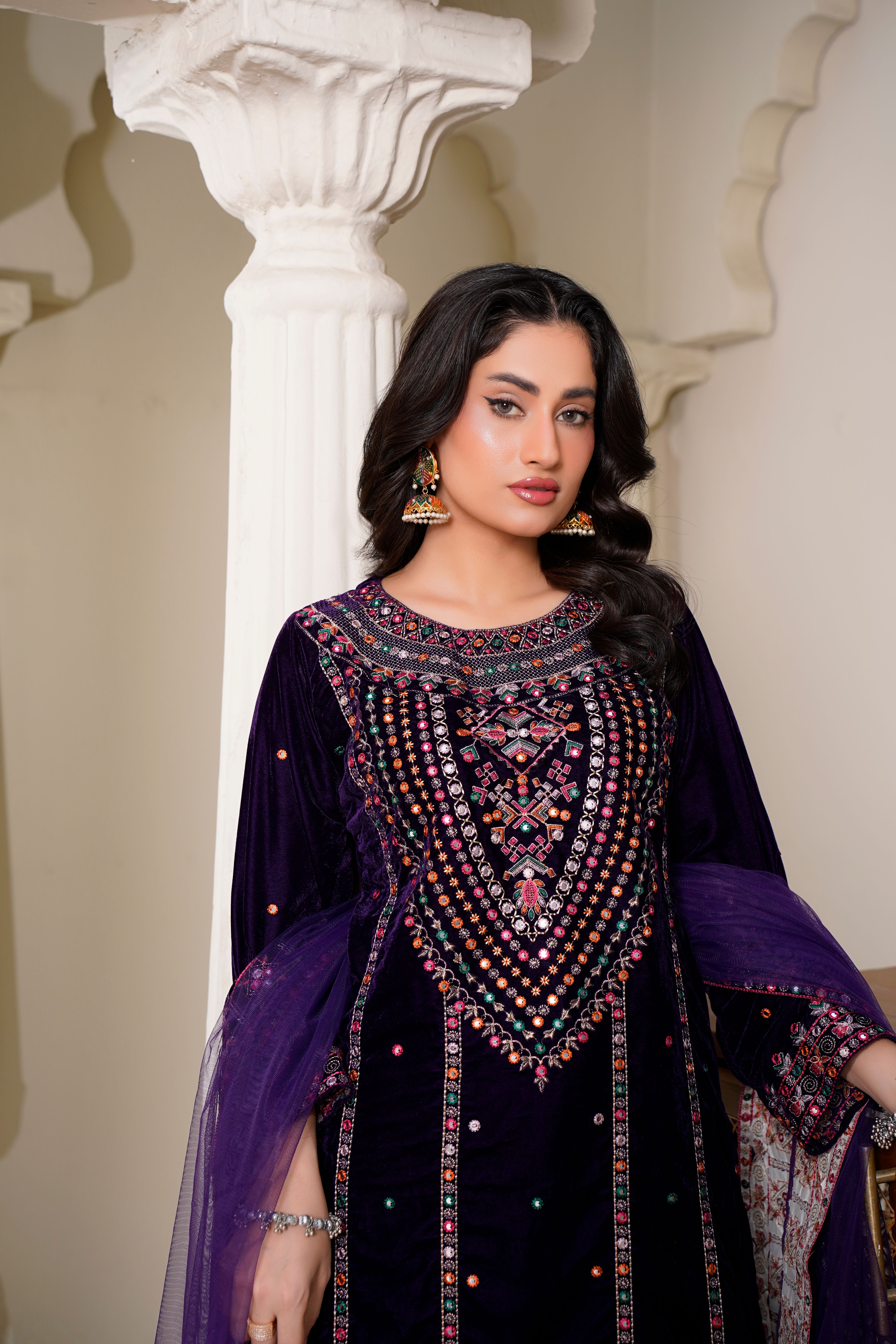 Traditional Eastern Fashion Model in Lahore Setting · Free Stock Photo