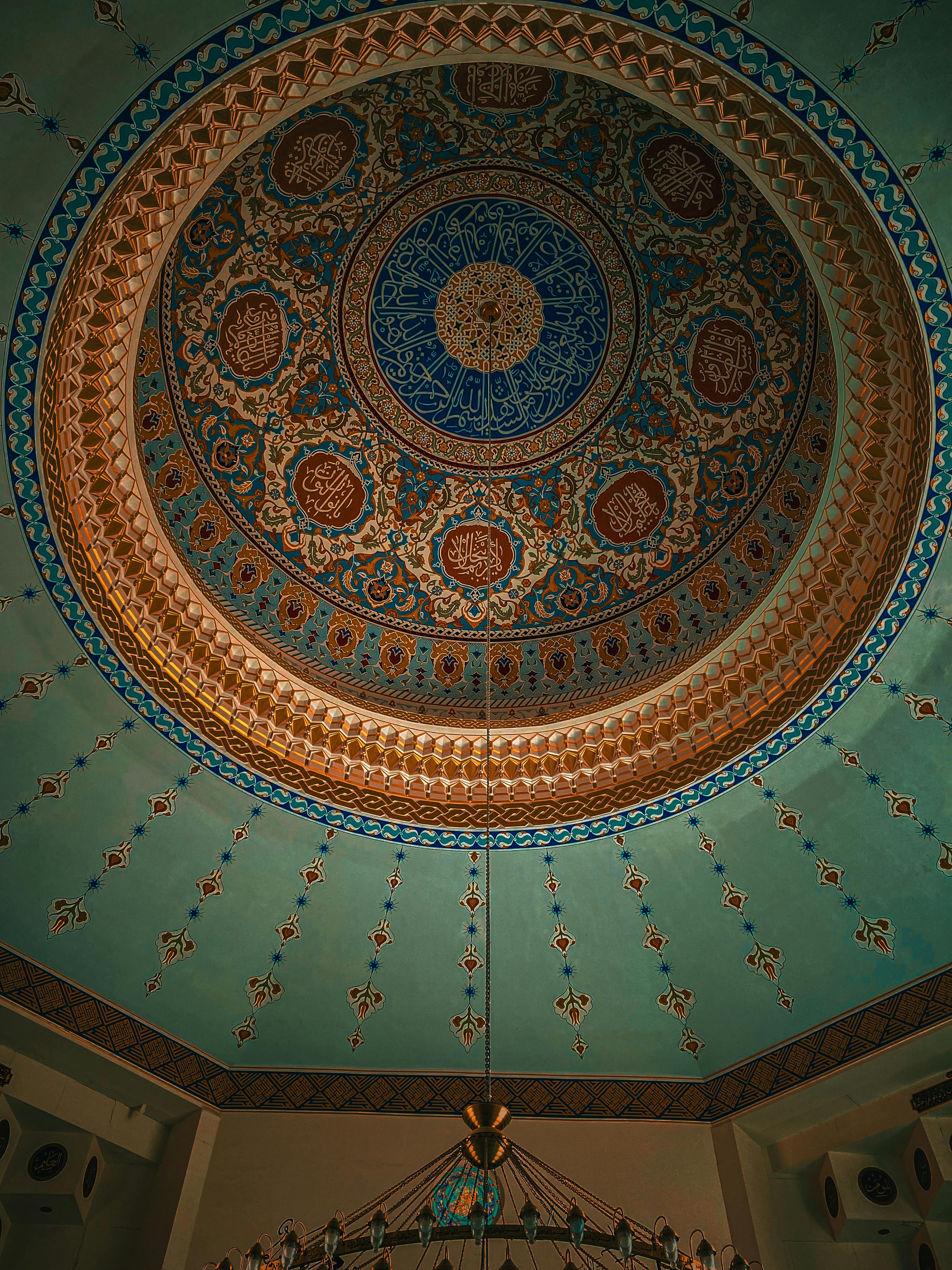 Intricate Islamic Dome Ceiling with Geometric Patterns · Free Stock Photo