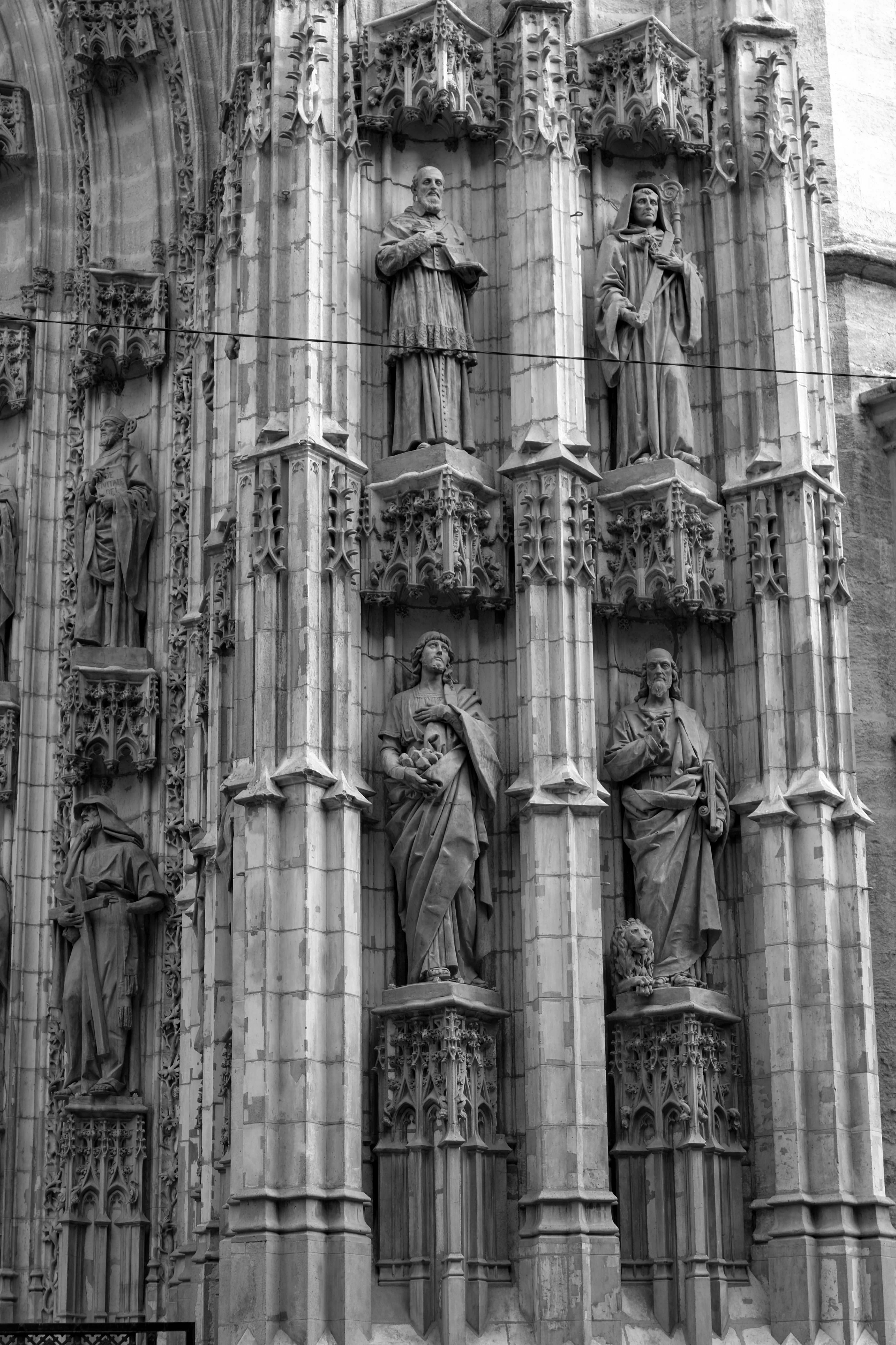 Gothic Statues at Seville Cathedral Facade · Free Stock Photo