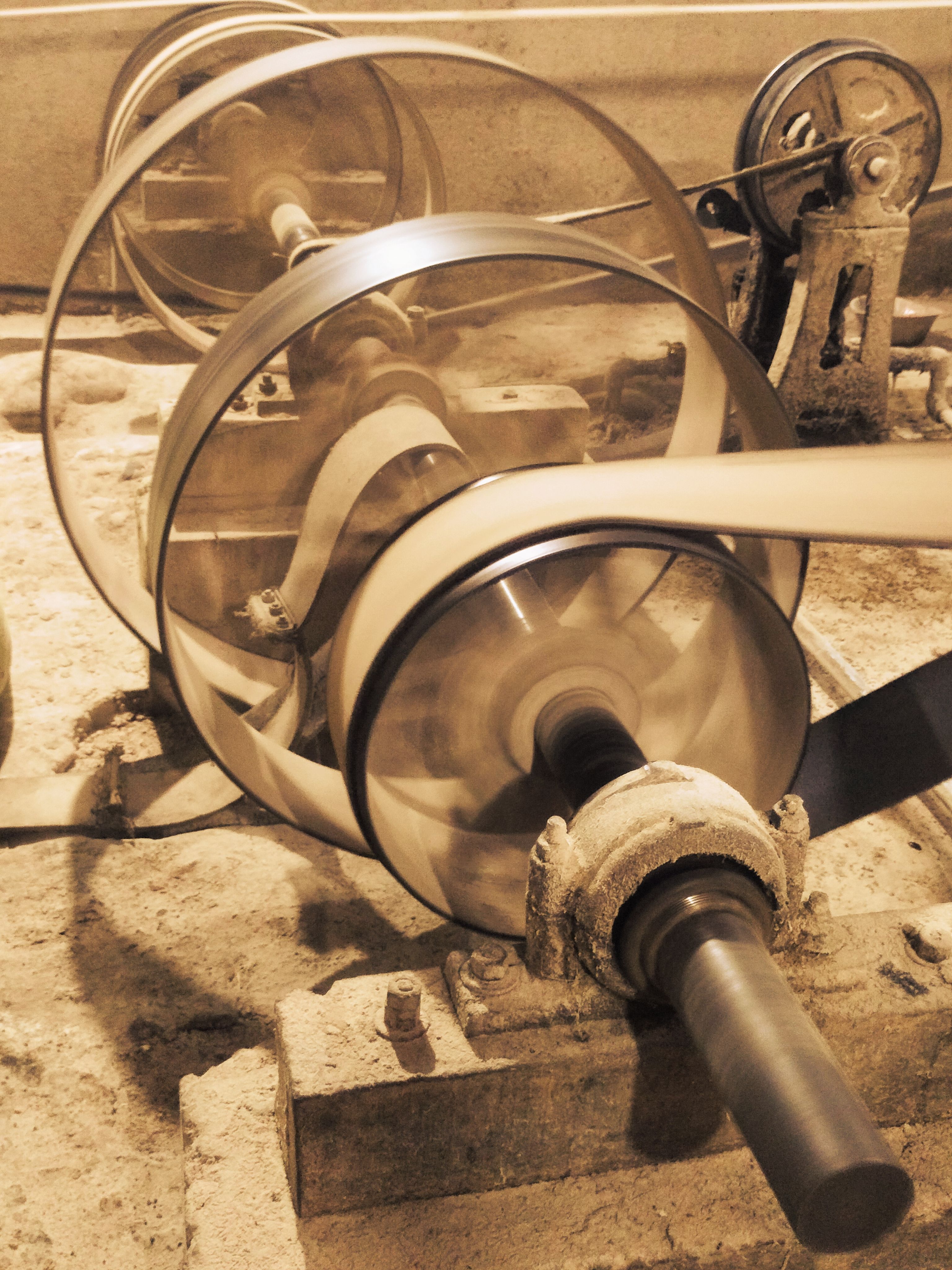 Vintage Agricultural Machinery Spinning Wheel · Free Stock Photo