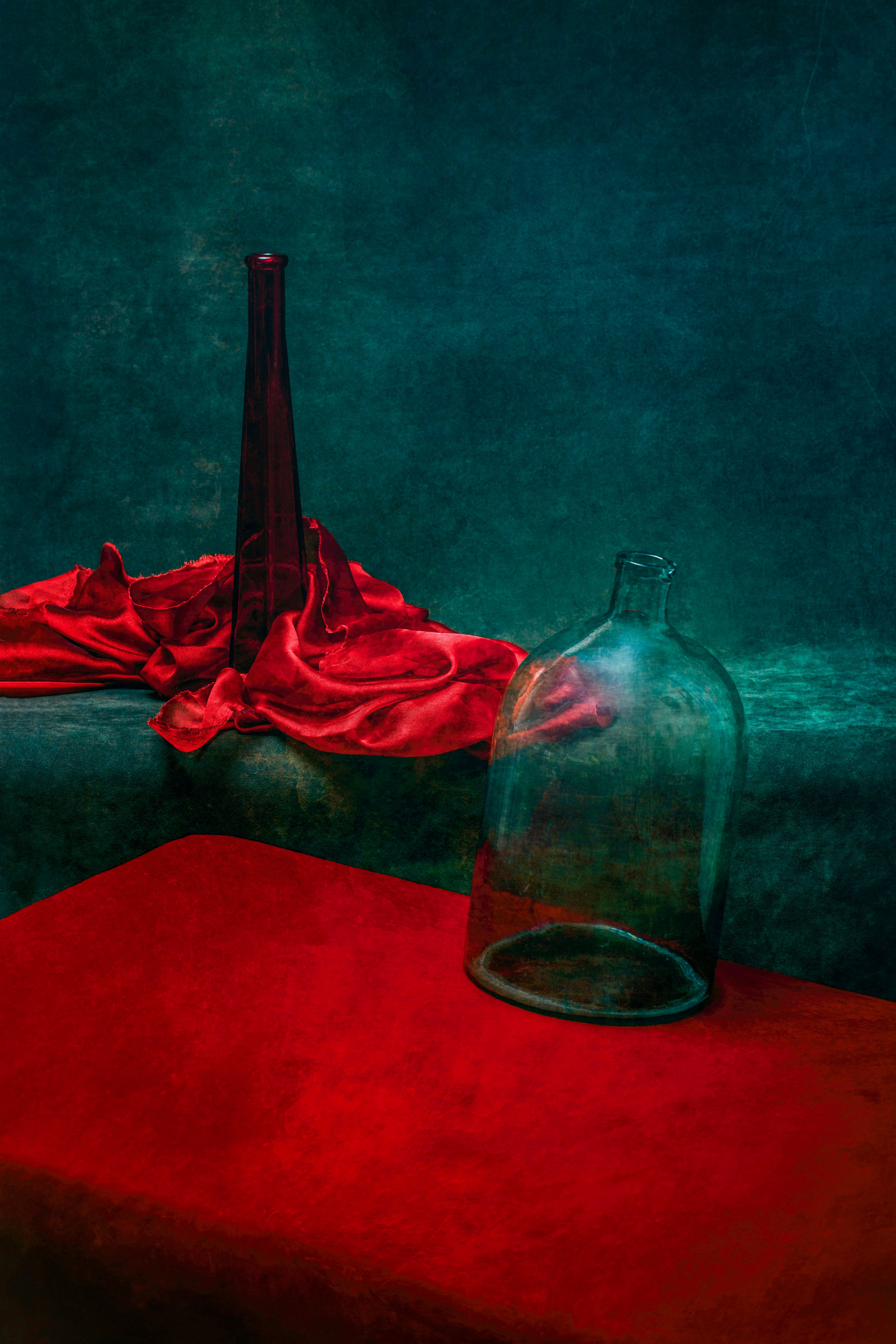 Artistic Still Life with Red and Green Contrast · Free Stock Photo