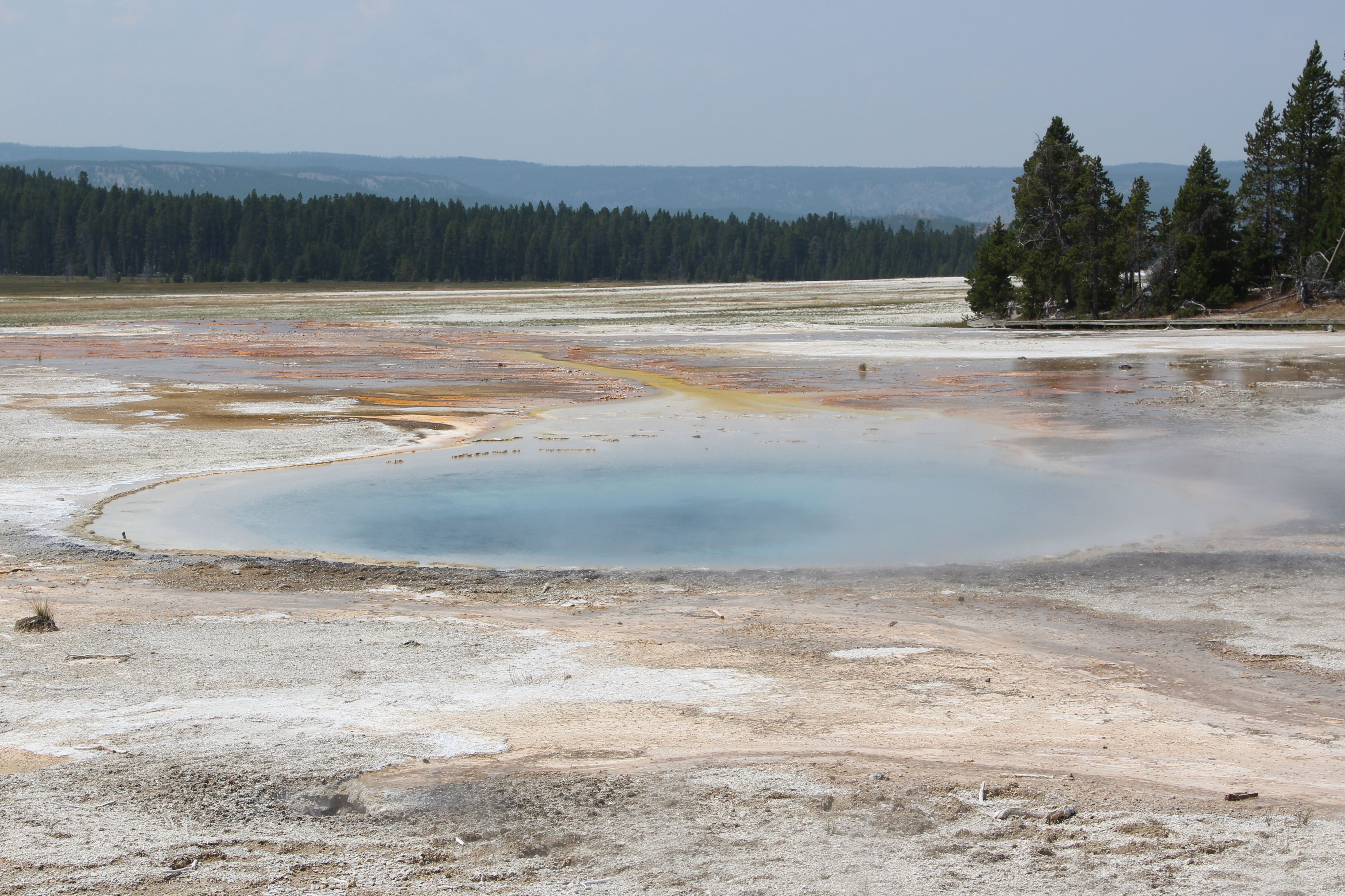 Geothermal Pool in Yellowstone National Park · Free Stock Photo