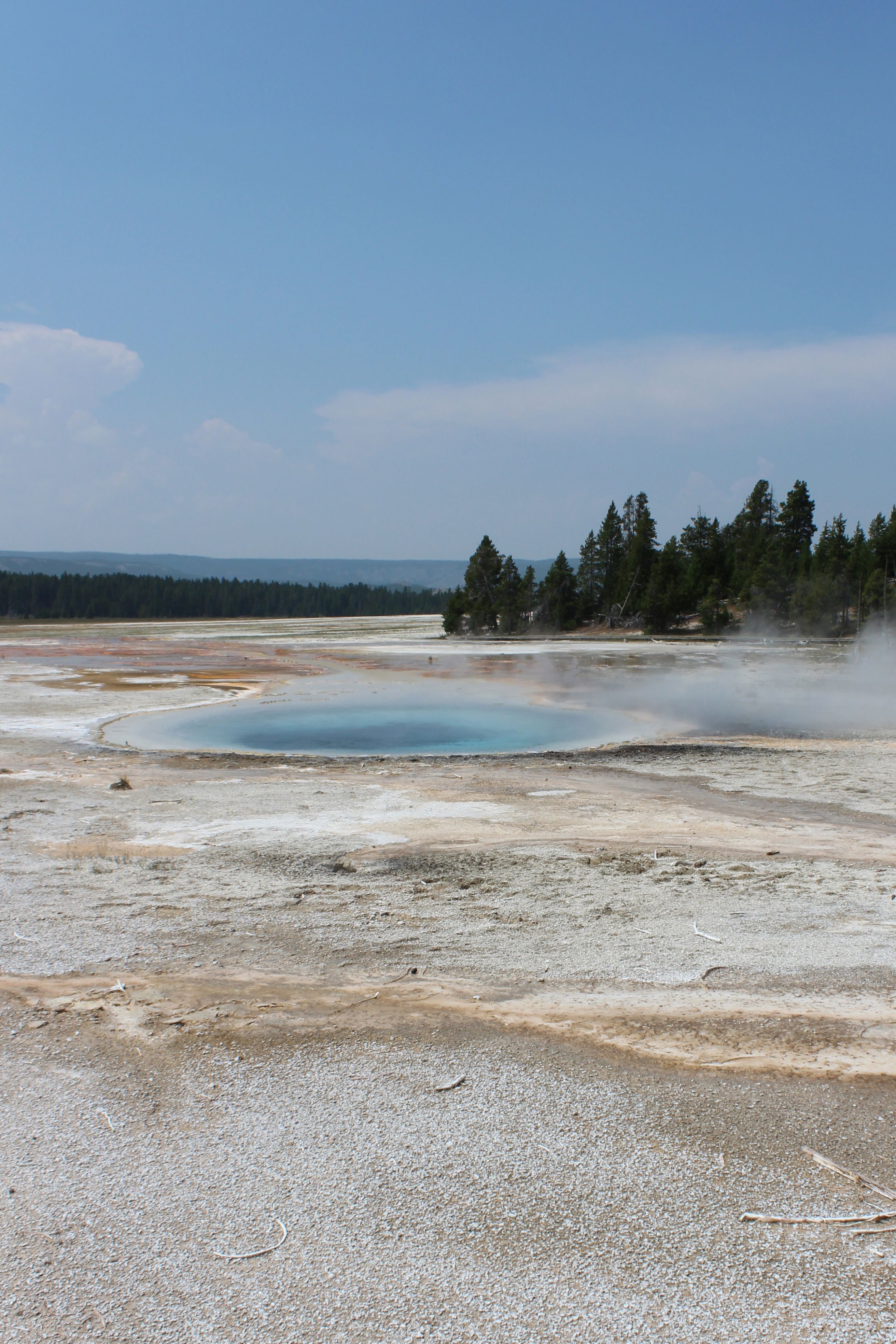 Geothermal Pool in Yellowstone National Park · Free Stock Photo