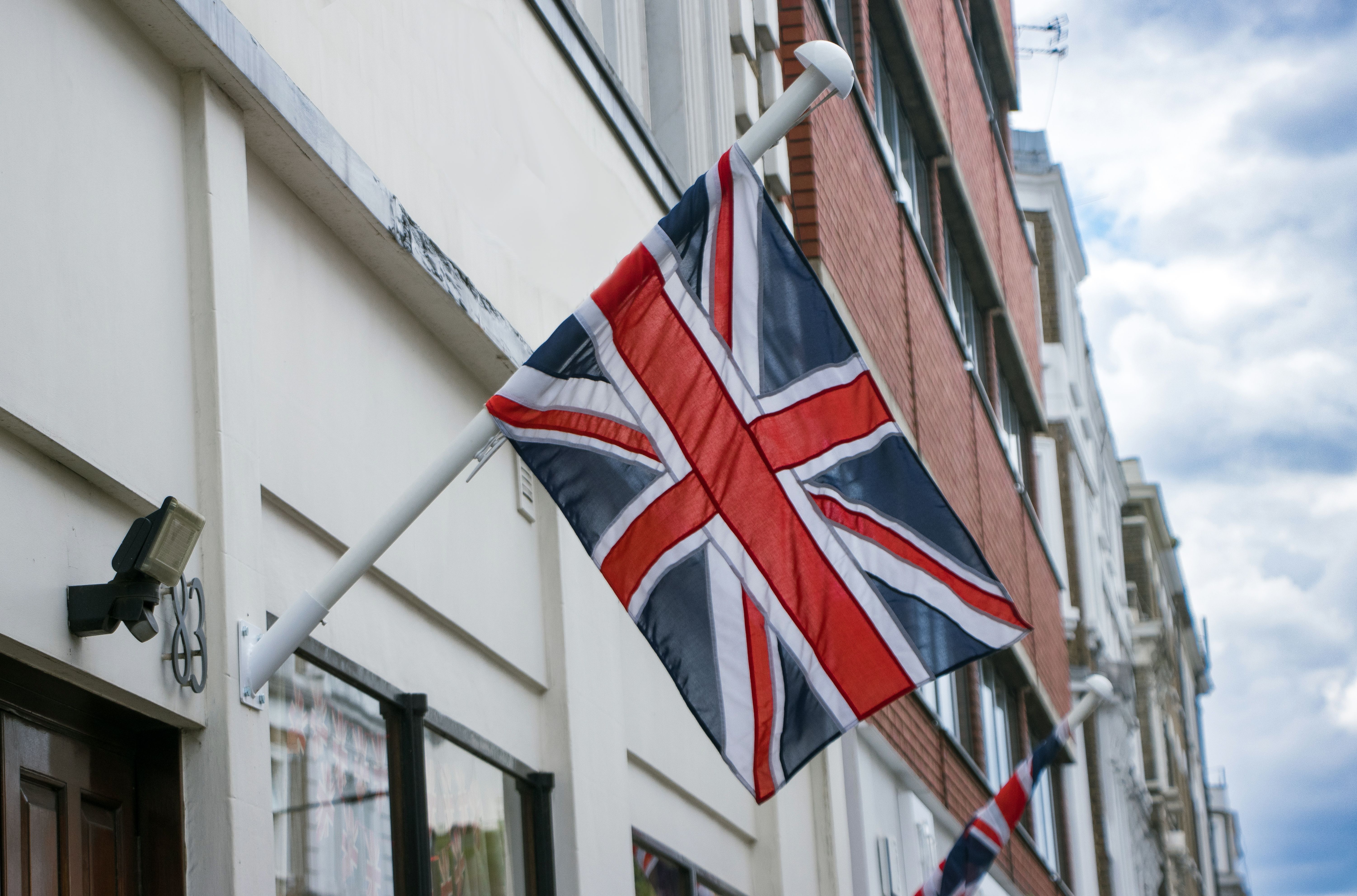 Union Jack on London street building facade · Free Stock Photo