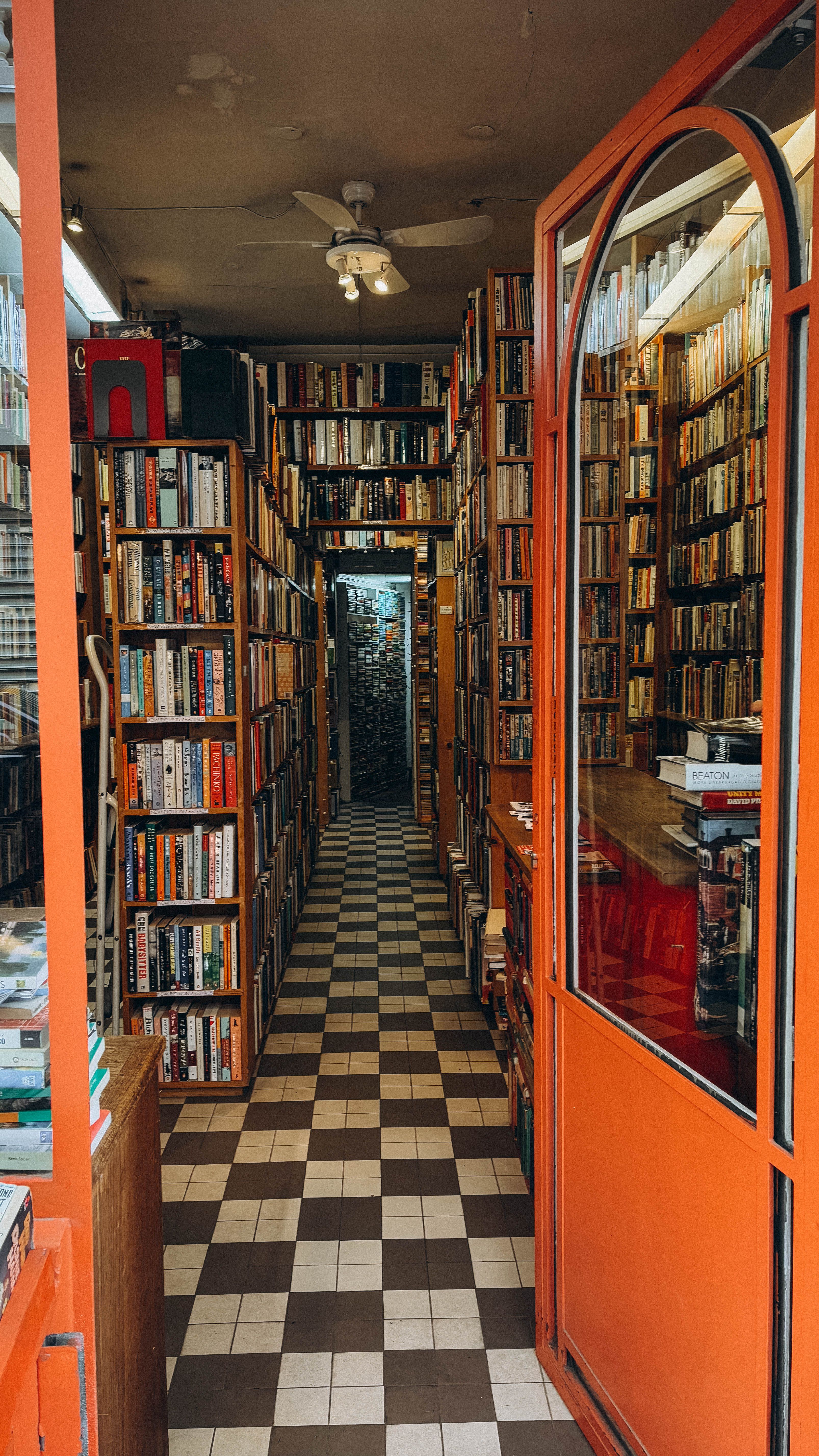 Vintage Bookshop in Paris with Cozy Interior · Free Stock Photo