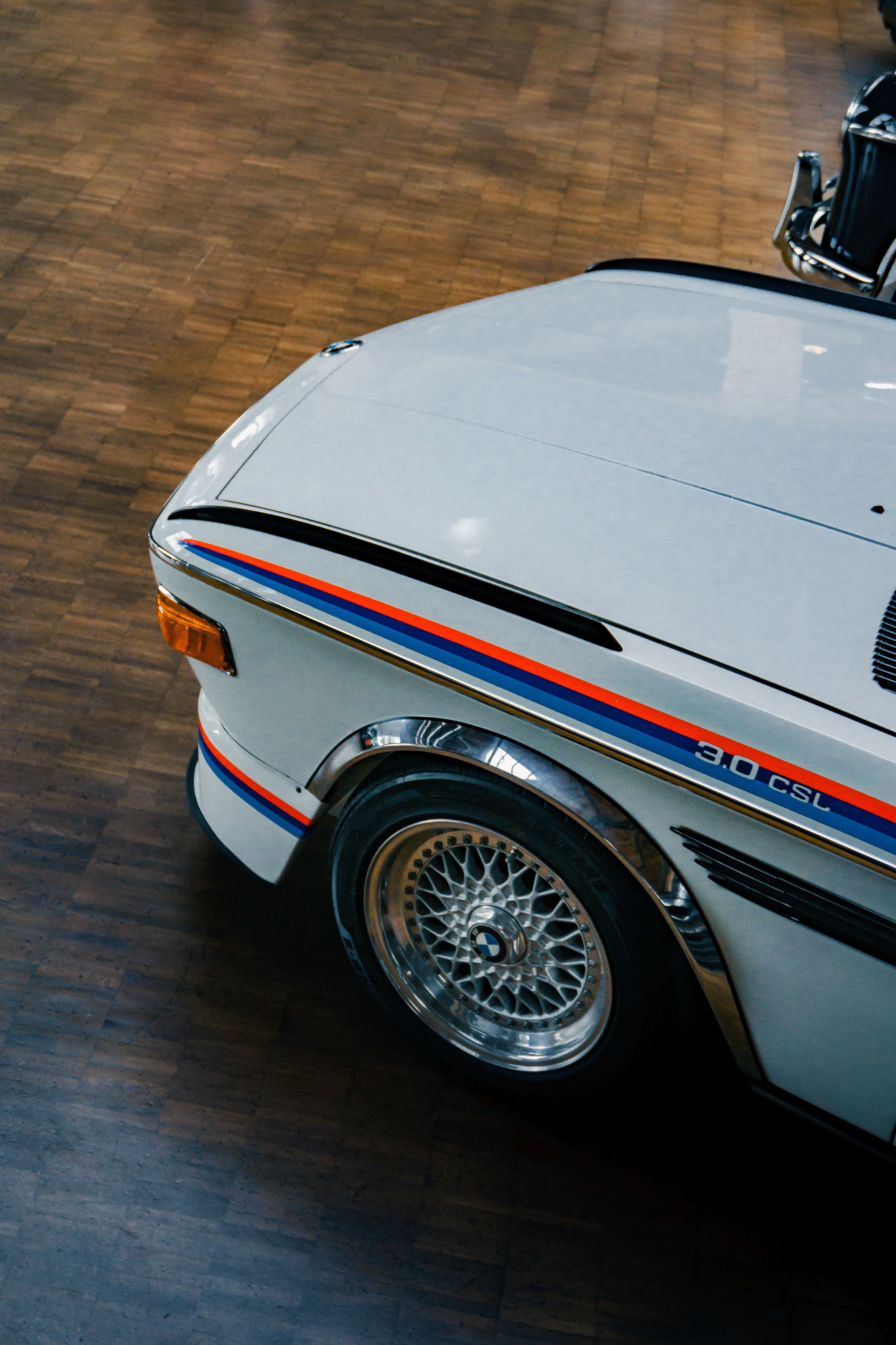 Vintage Sports Car with Classic Racing Stripes · Free Stock Photo