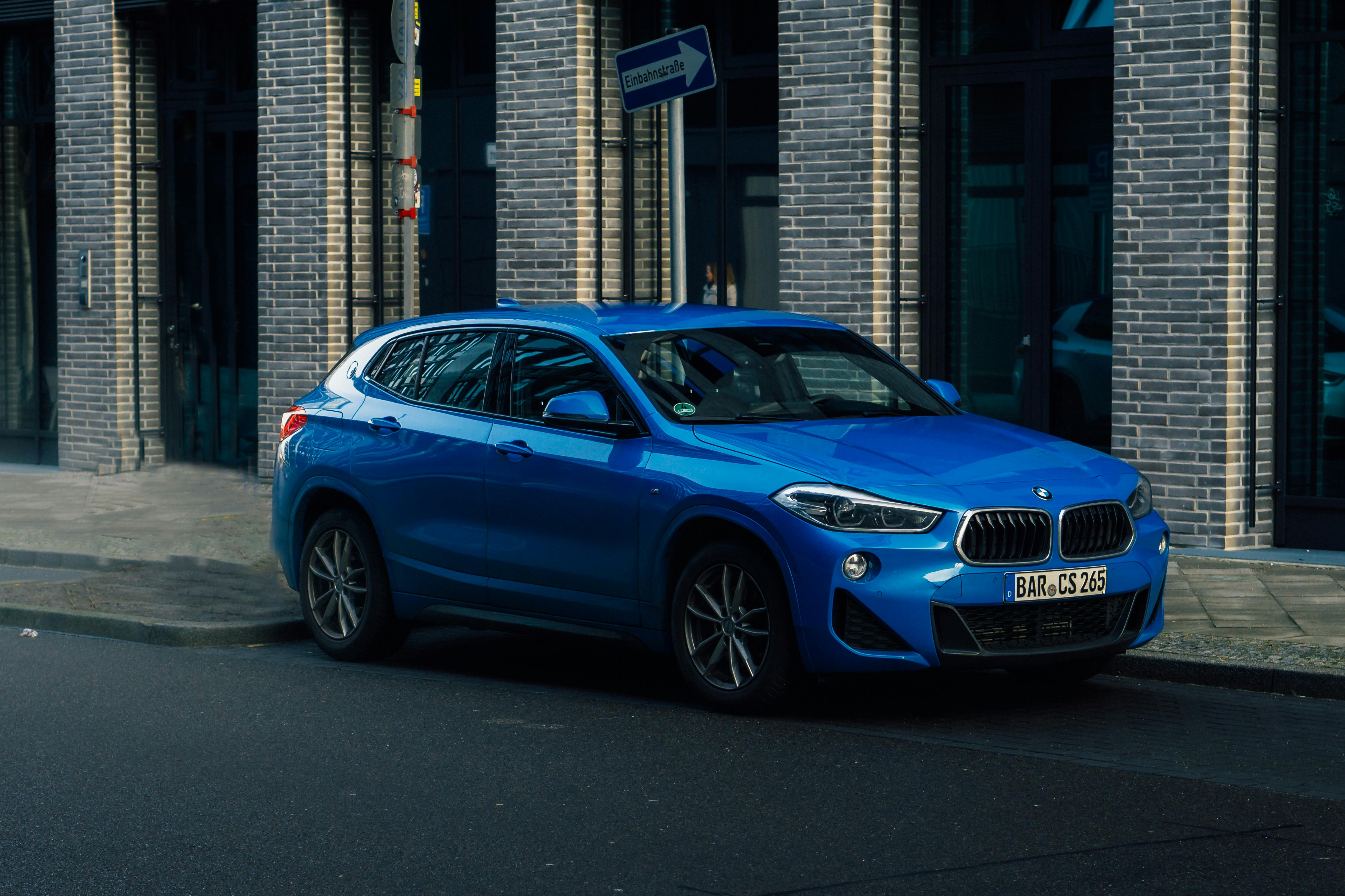 Blue SUV Parked on City Street Corner · Free Stock Photo