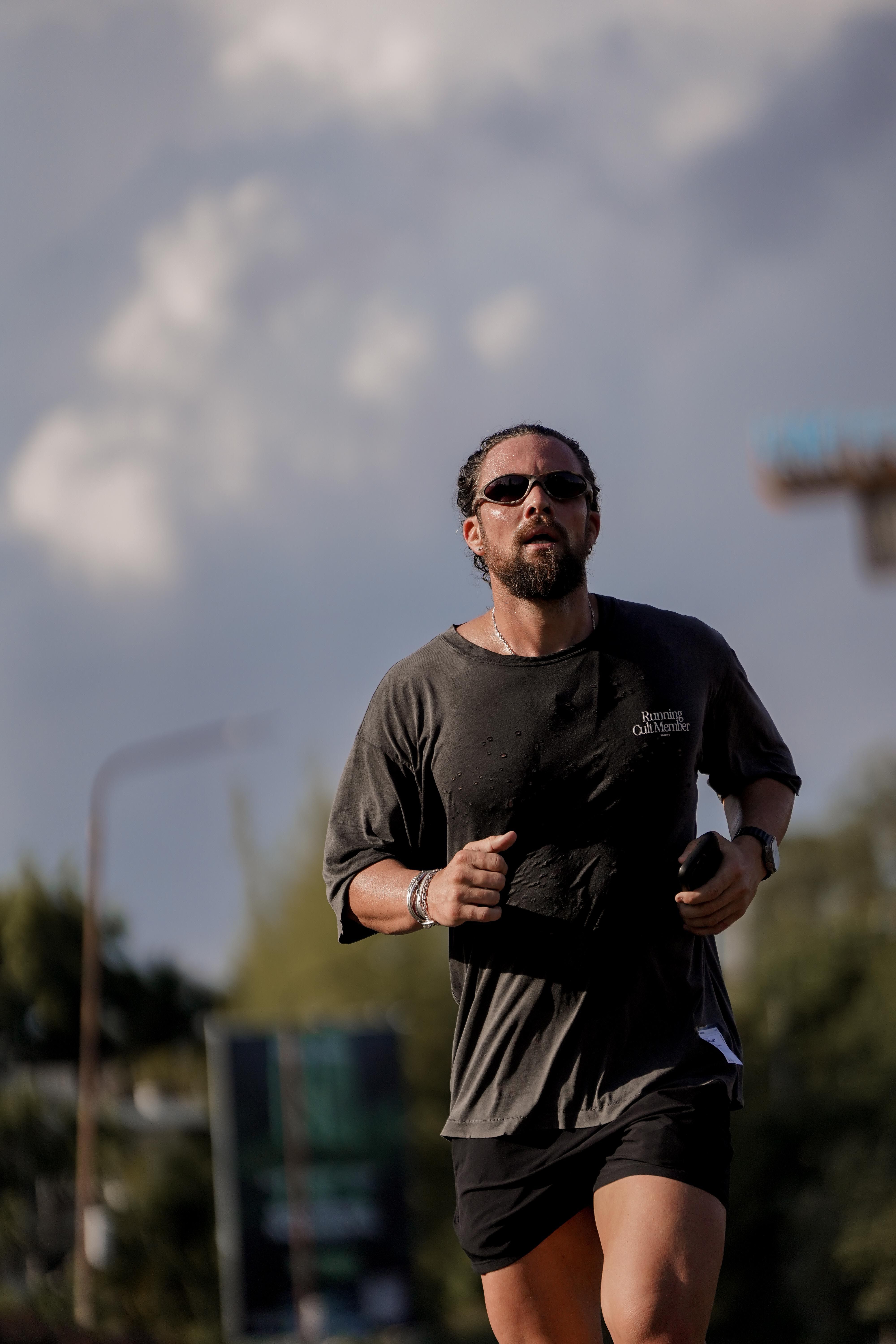 Focused Male Runner on Urban Street at Dusk · Free Stock Photo