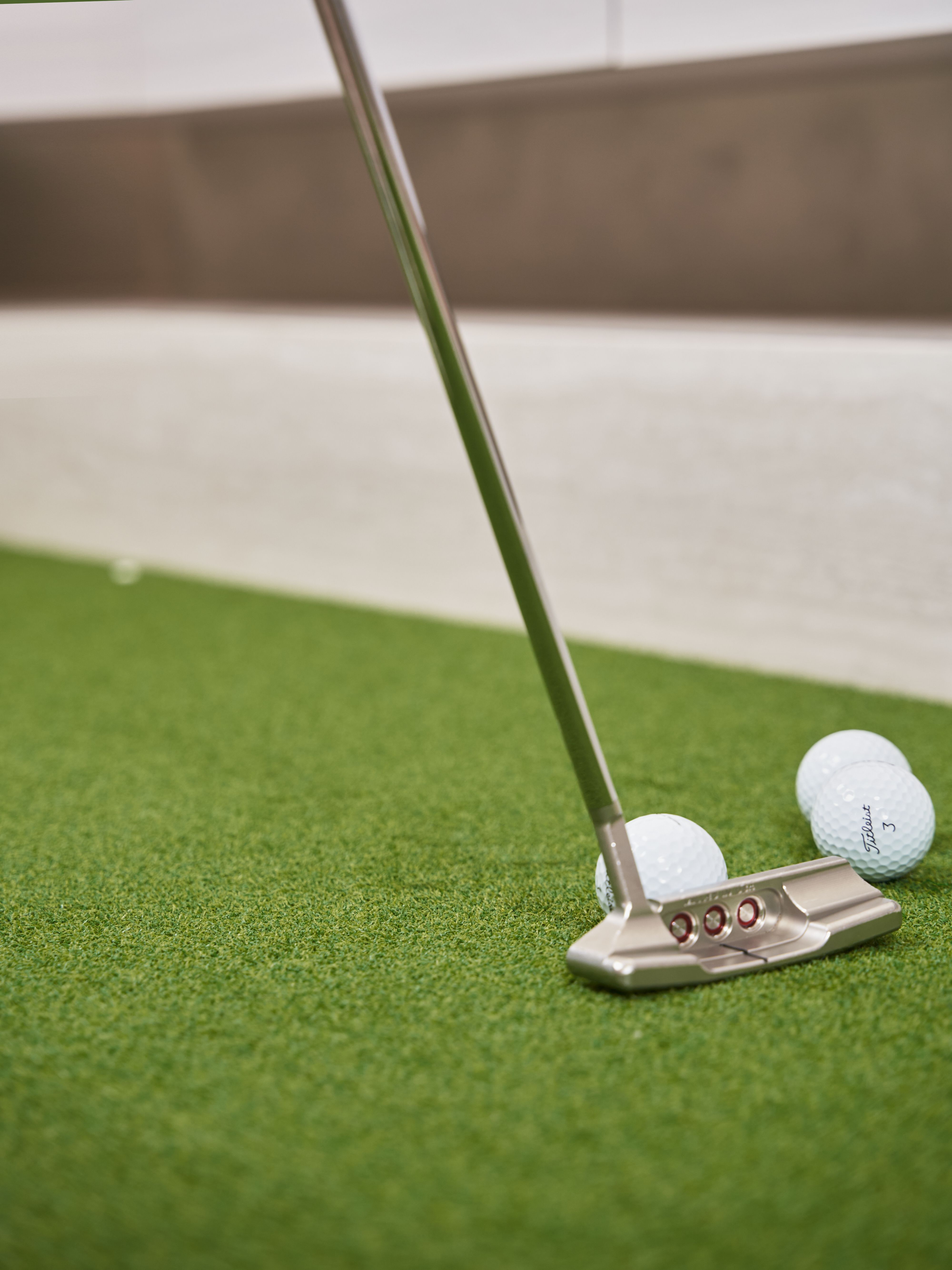 Golf Putter and Balls on Artificial Green · Free Stock Photo
