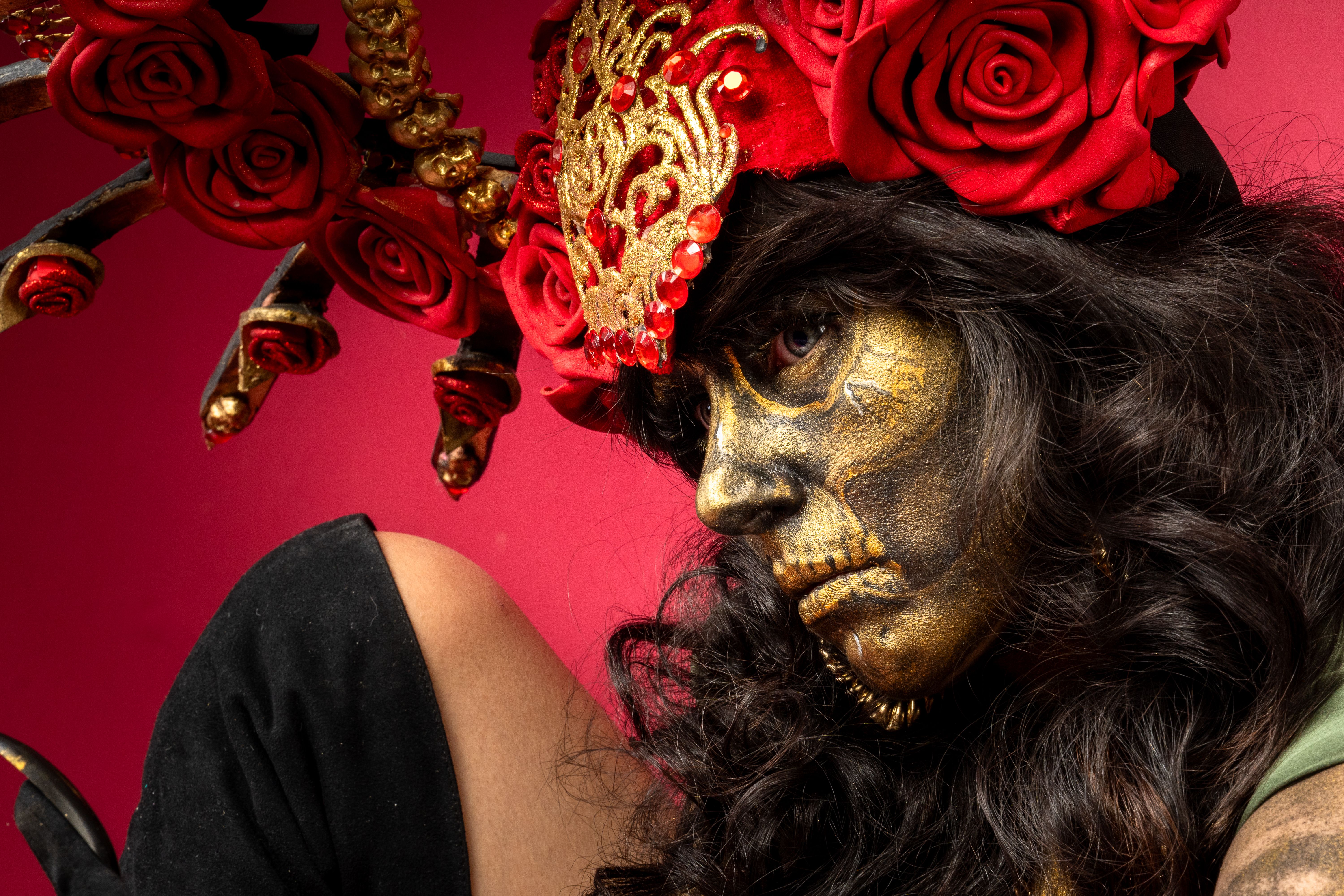 Día de los Muertos Catrina with Golden Makeup · Free Stock Photo