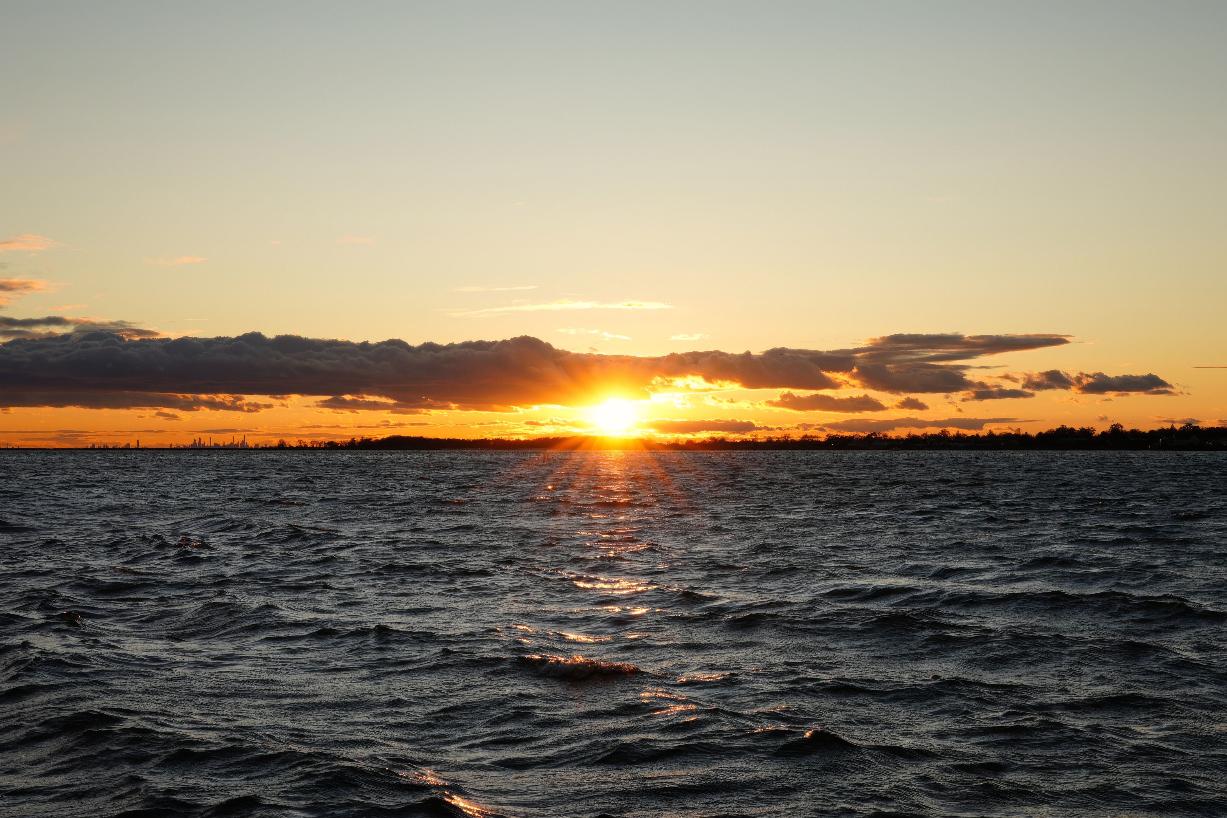 Vibrant Sunset Over Ocean Horizon View · Free Stock Photo