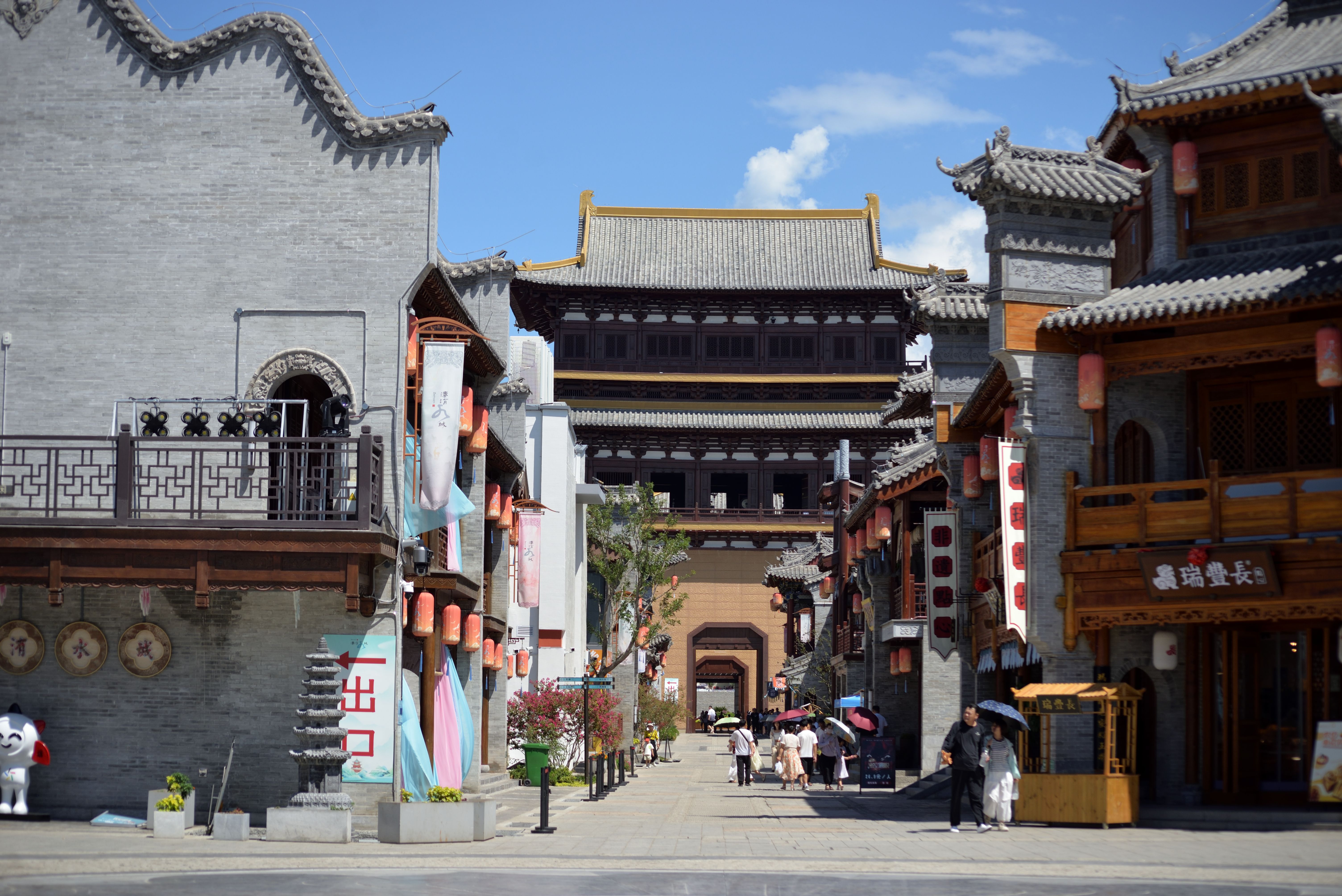 Traditional Chinese Street with Ancient Architecture · Free Stock Photo
